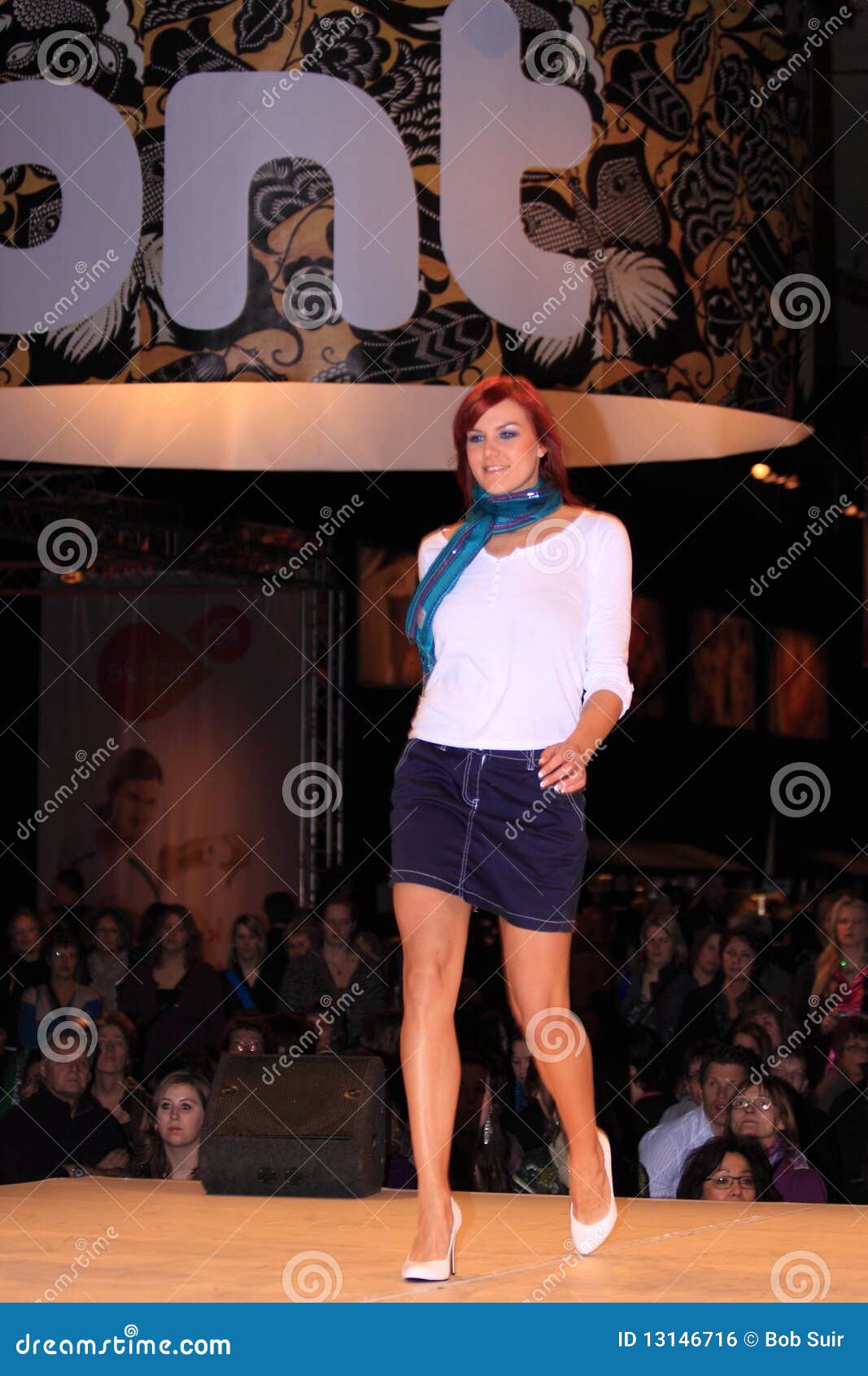 Women on the catwalk editorial photo. Image of catwalk - 13146716