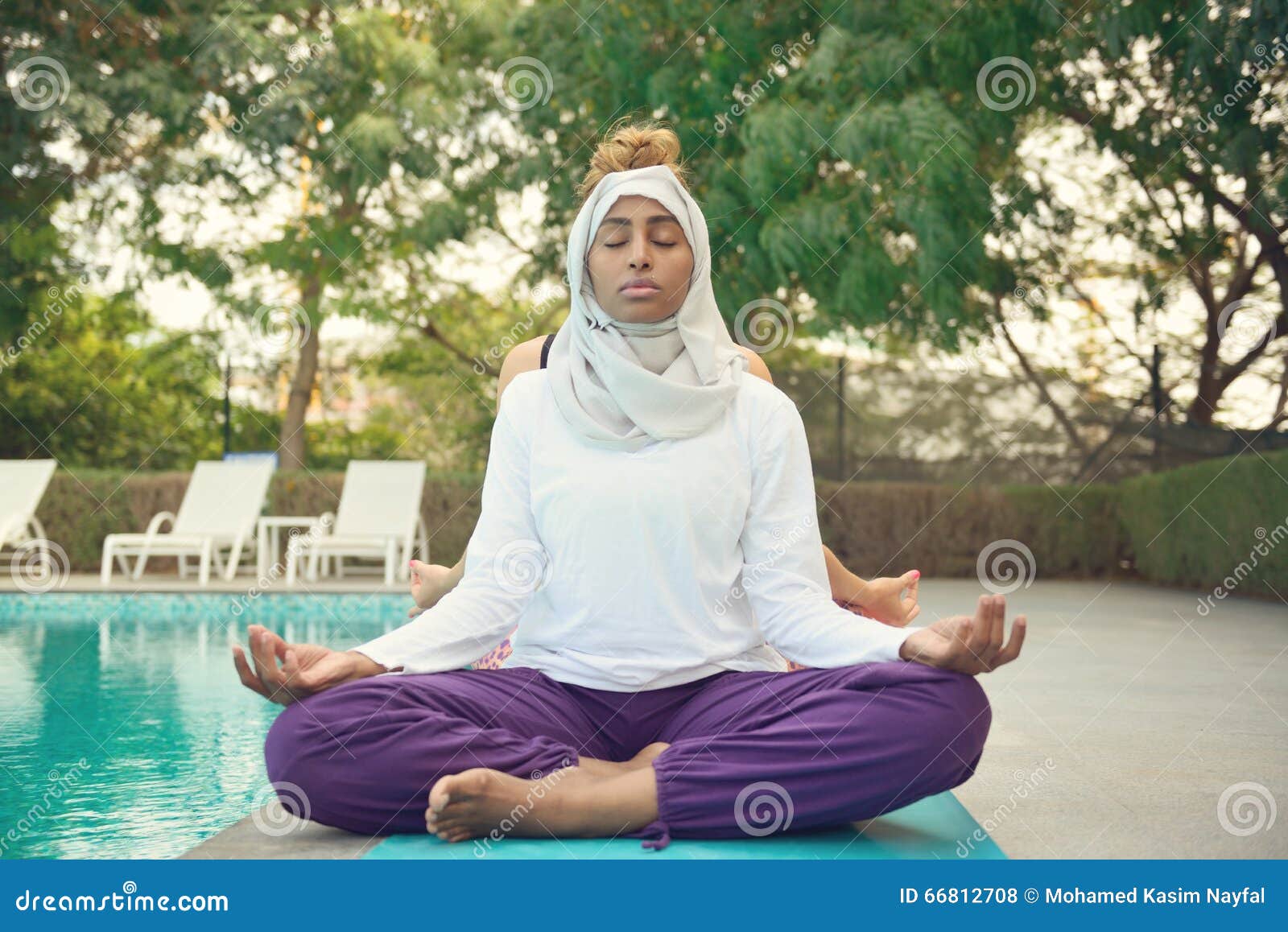 Women On Poolside. Side View Of Attractive Young Women In Bikini Stock ...