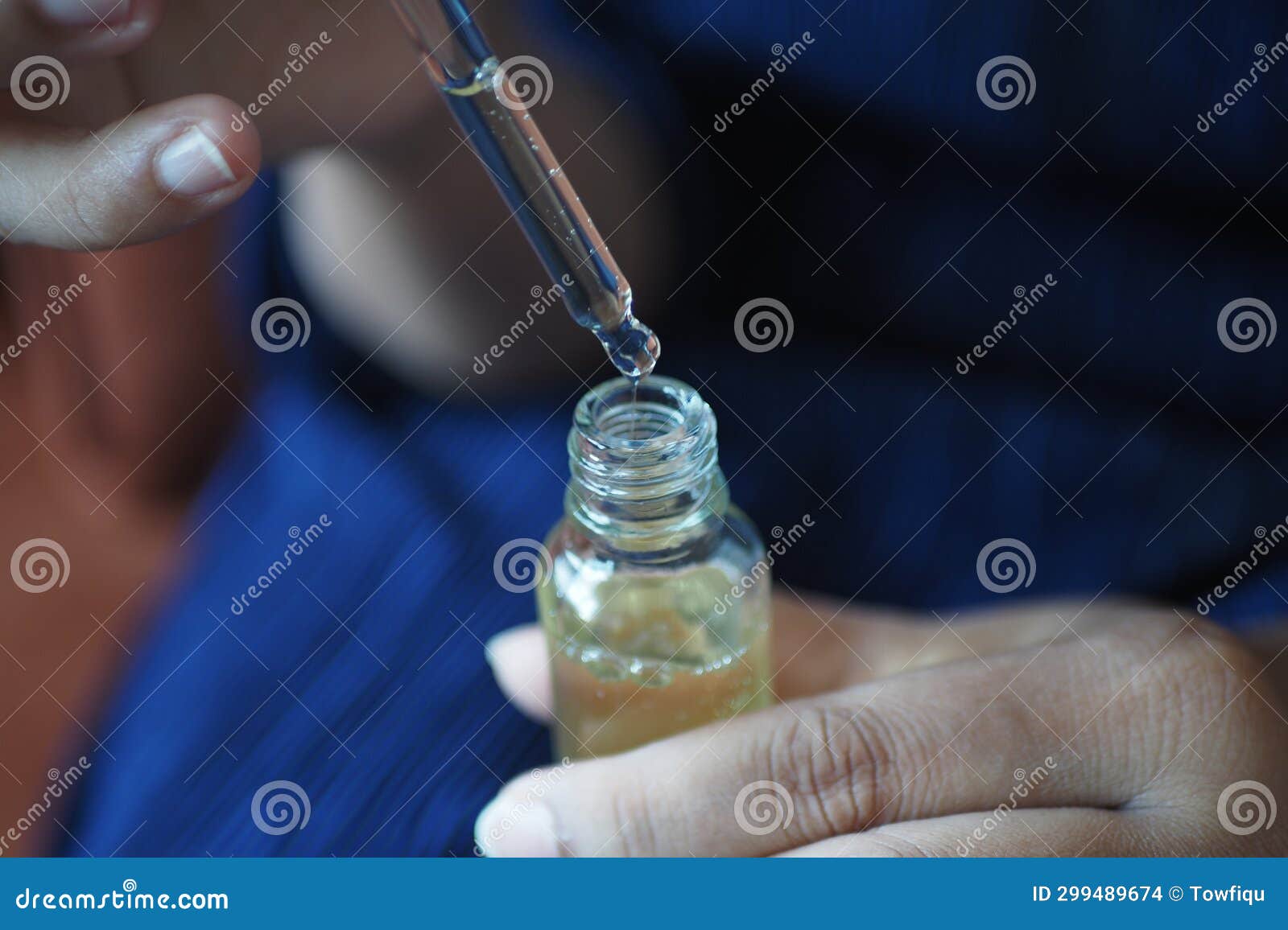 Women Hand Using Serum Dropper Stock Photo - Image of hand, cosmetics ...