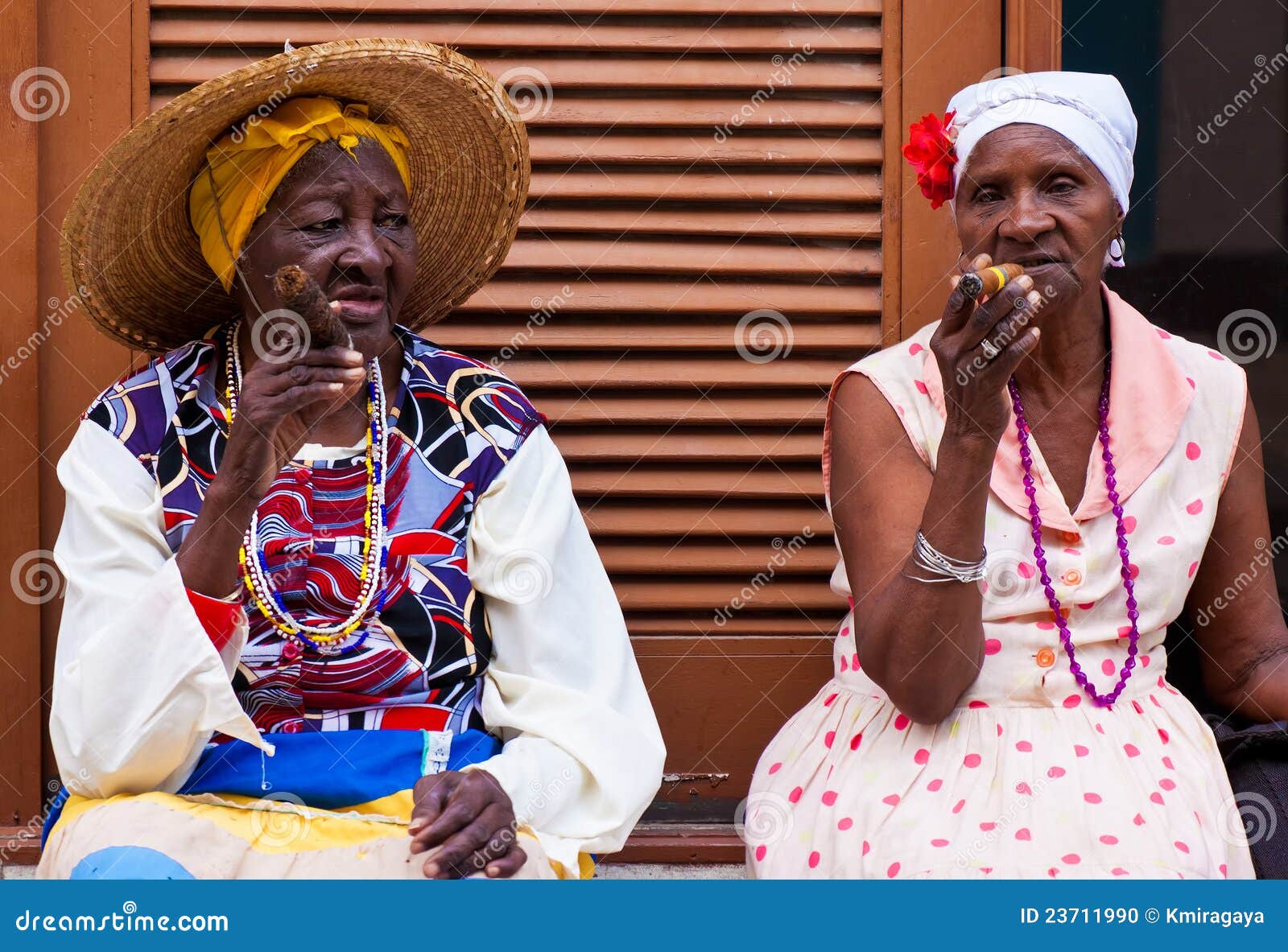 Women in Old Havana Smoking Cuban Cigars Editorial Image - Image of ...