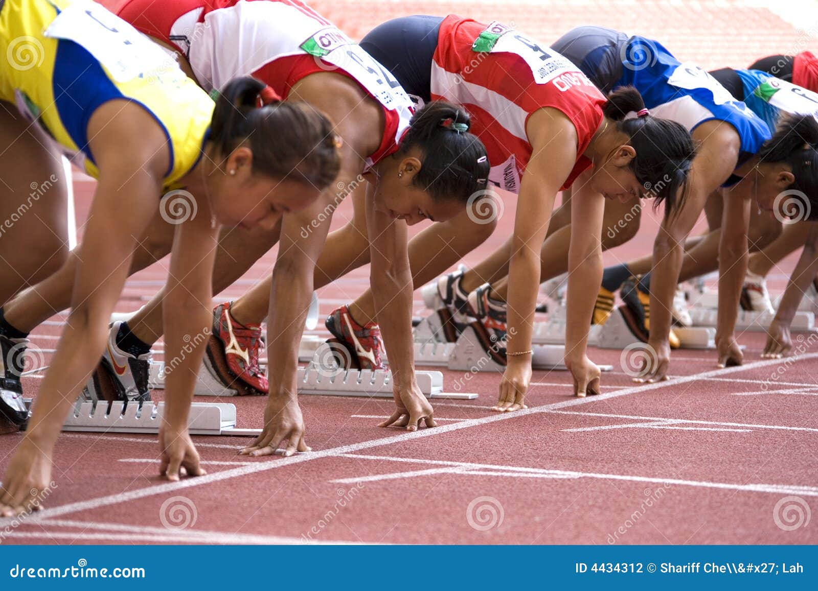 Women s 100 Meters Race editorial photography. Image of track - 4434312