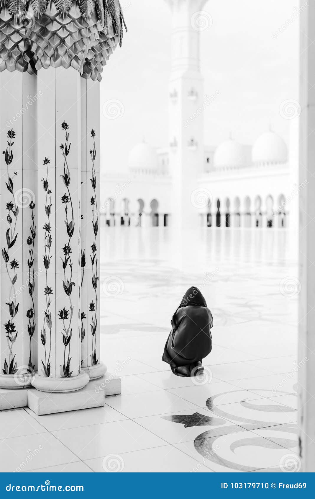 Women at Sheikh Zayed Grand Mosque Bw Stock Photo - Image of religious ...