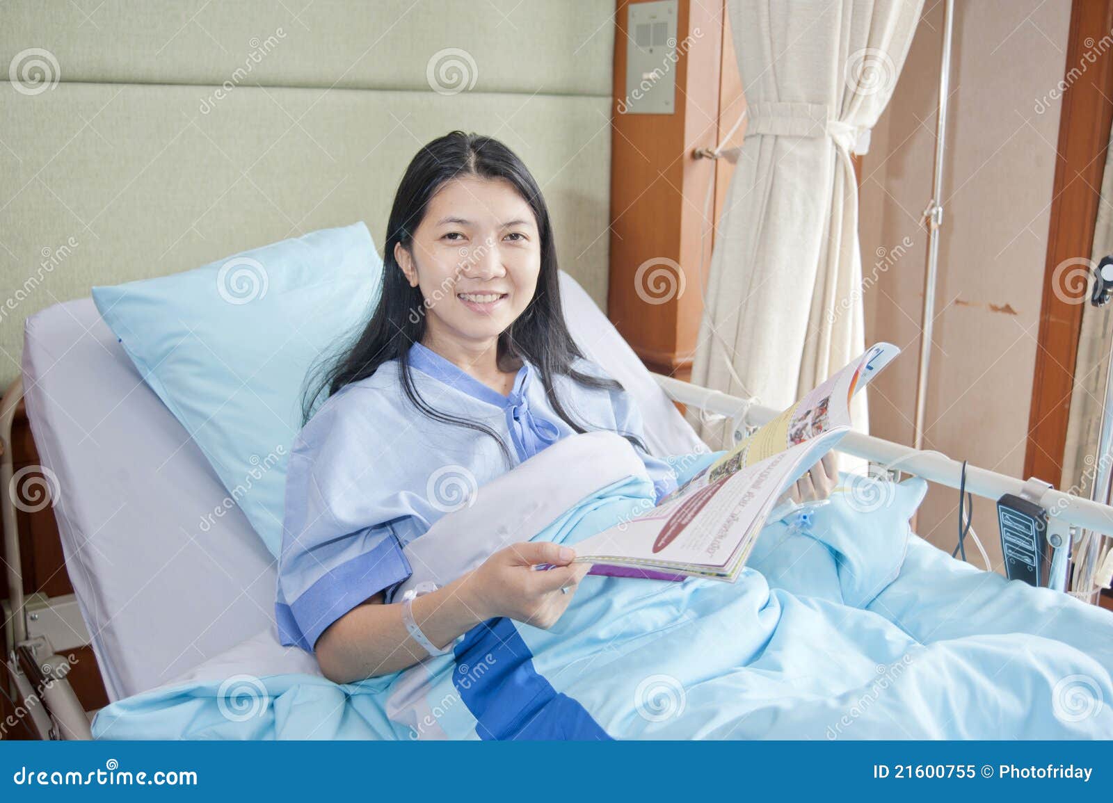 Women sit and read a book stock image. Image of room - 21600755