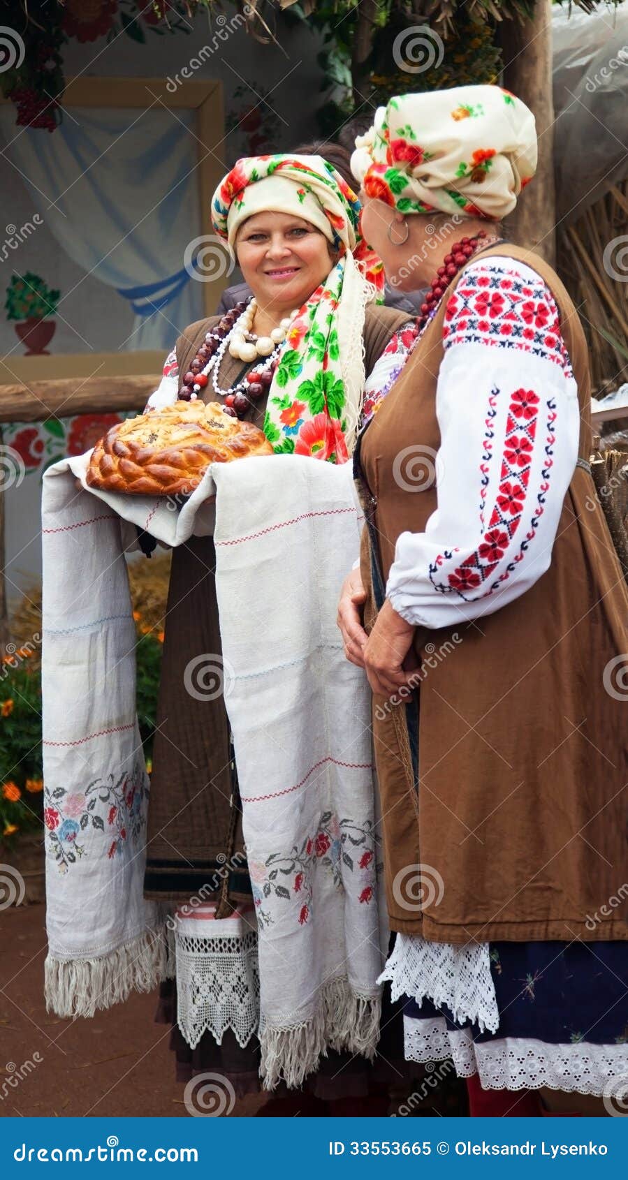 Women with a Traditional Loaf Editorial Image - Image of plait, girl ...