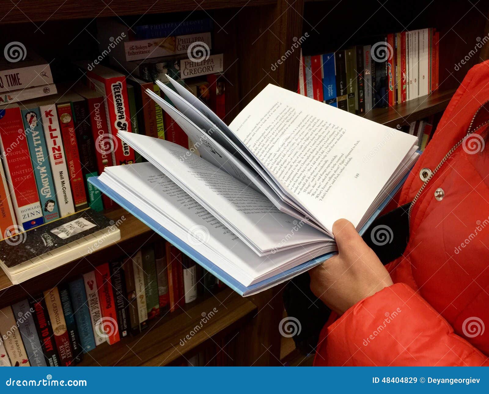 Women with Unfold Book in a Bookstore Editorial Stock Image - Image of ...
