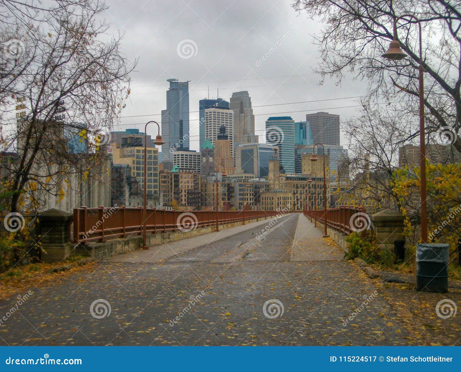 Bridge in chicago autumn stock image. Image of autumn - 115224517