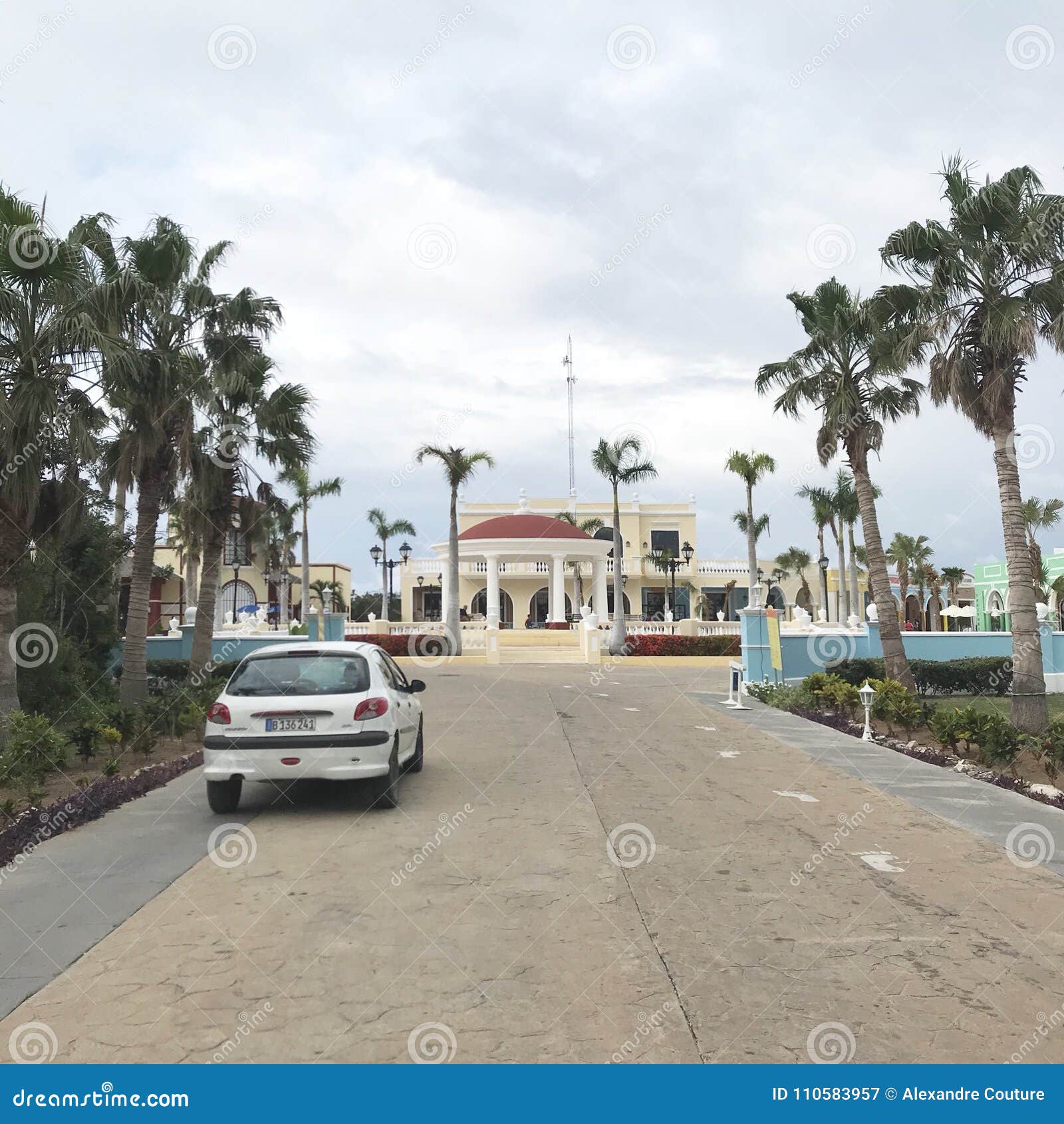 Cuban road editorial photography. Image of havana, road - 110583957