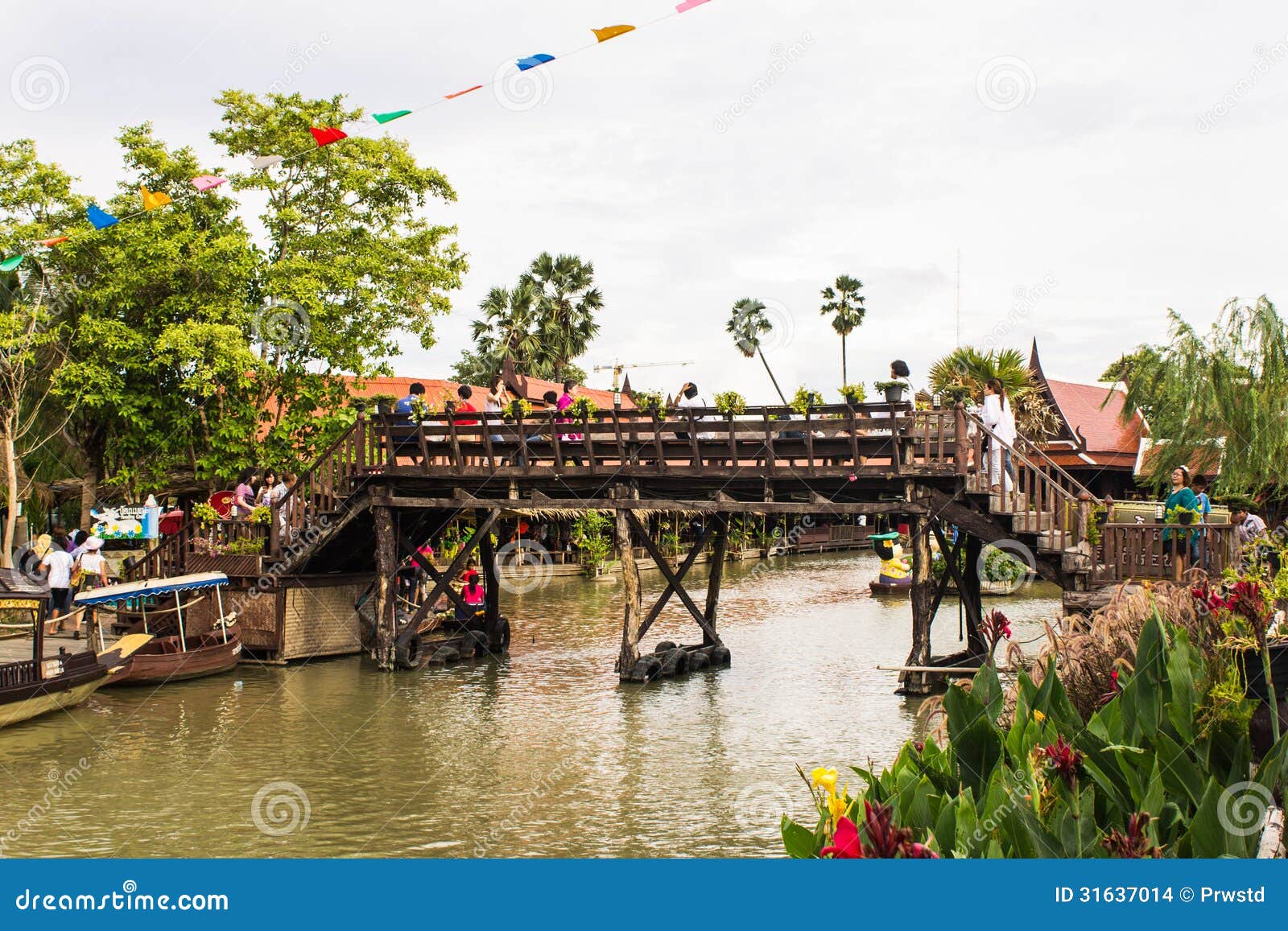 Wood Bridge, Ayothaya Floating Market Editorial Stock Image - Image of ...