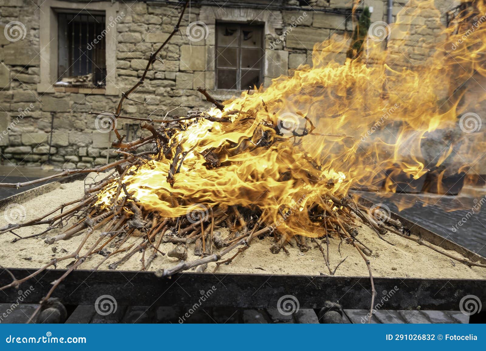 Wood burning fire stock photo. Image of light, tourism - 291026832