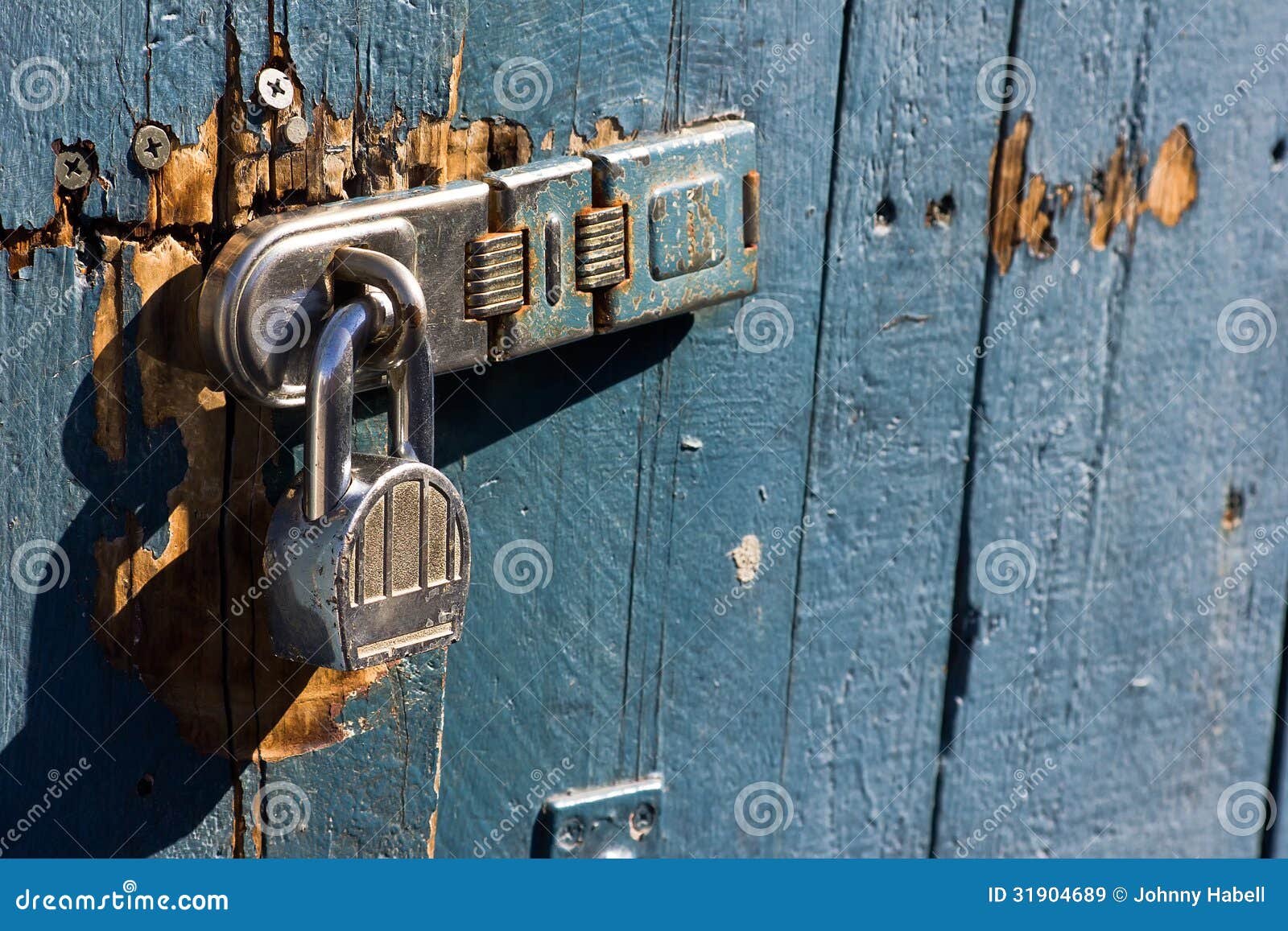 Wood Gate with Lock stock image. Image of burglary, gate - 31904689