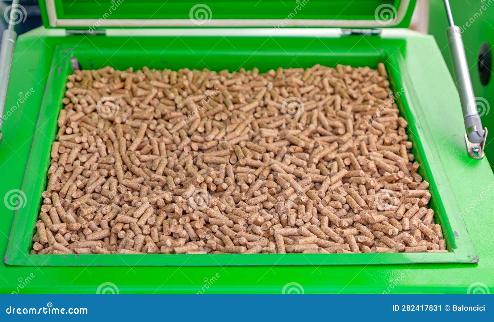 Pellets Fuel Spruce Sawdust Into Delivery Strew Bio Wooden Pallets ...