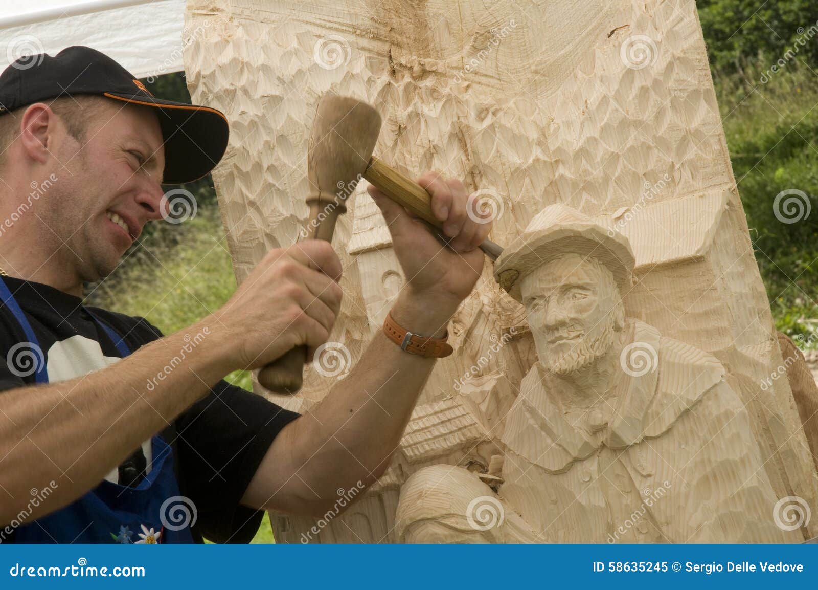 Wood sculptor editorial image. Image of craft, business - 58635245