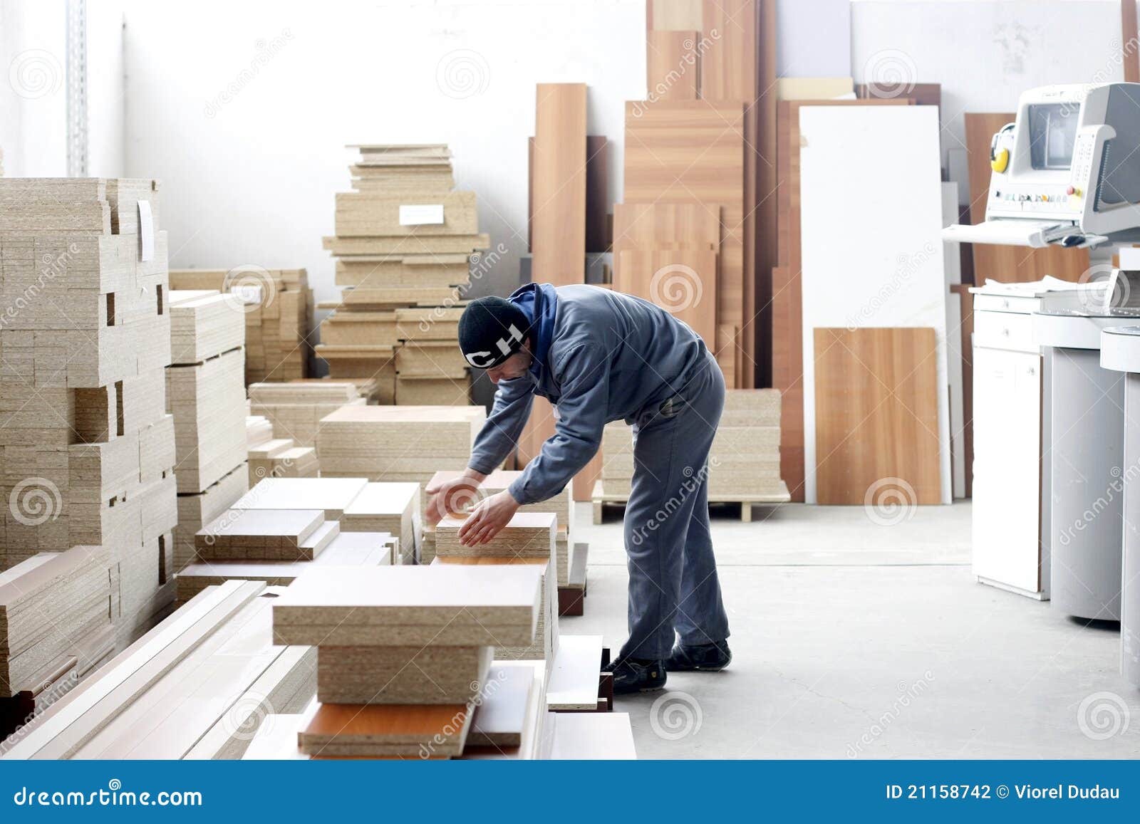 Wood worker editorial photography. Image of shelving - 21158742