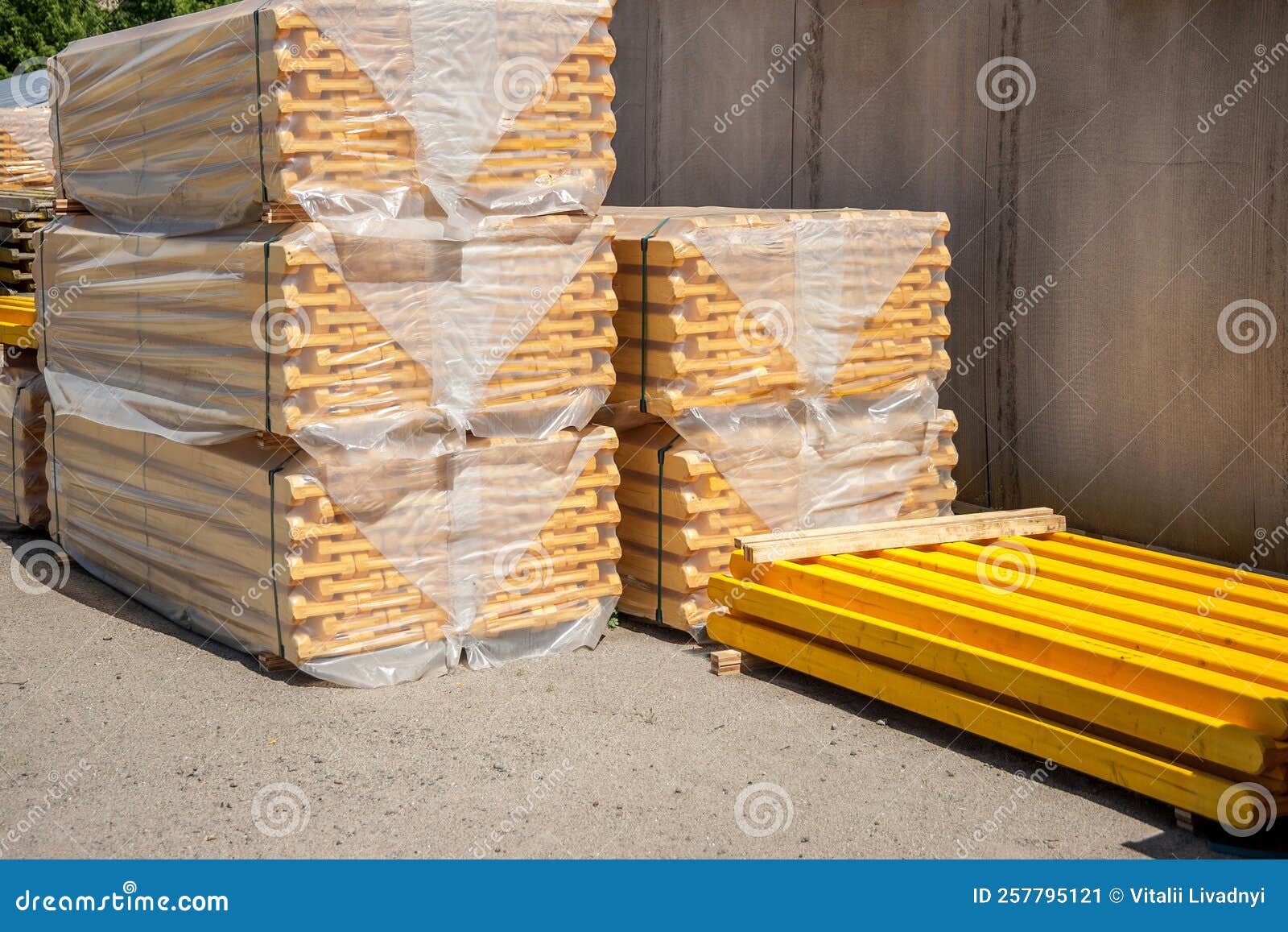 Wooden beam for formwork stock image. Image of connector - 257795121
