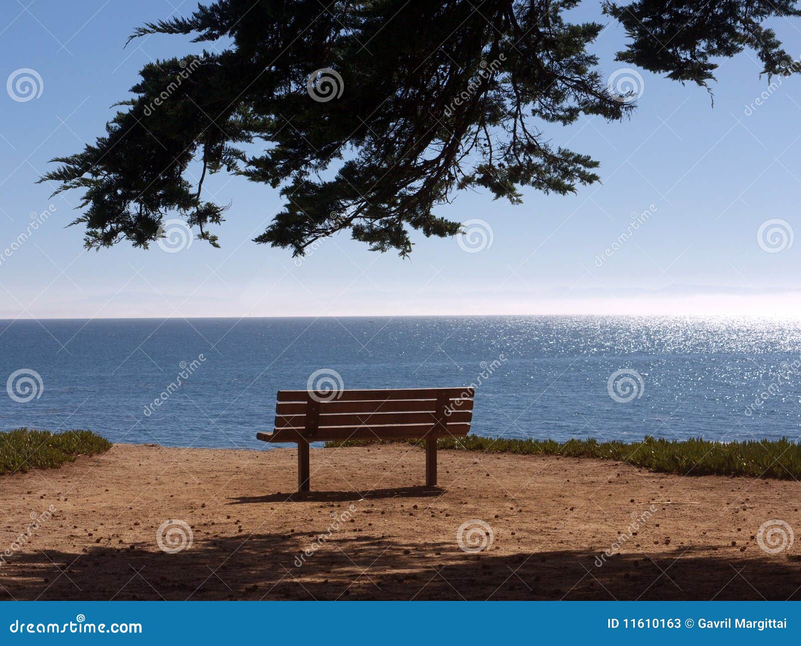 Wooden bench at the ocean stock image. Image of white - 11610163