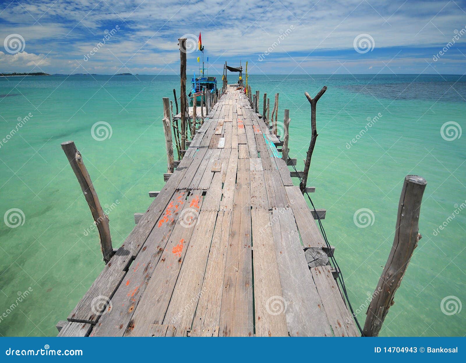 Wooden bridge into the sea stock image. Image of seascape - 14704943