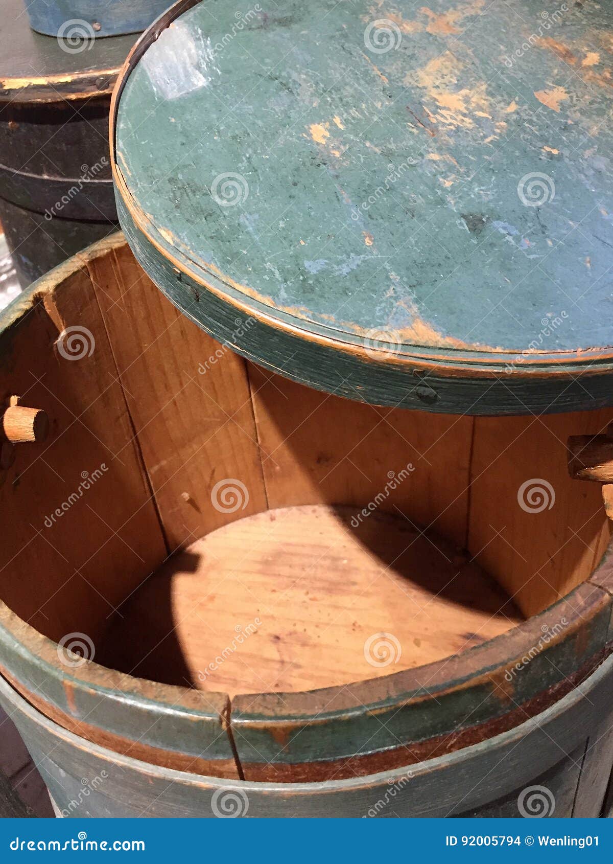 Wooden container barrel stock photo. Image of strengthened - 92005794