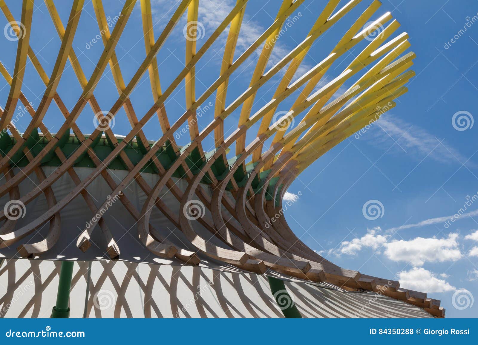 Wooden Curved Structure: Building with Modern Architectural Design ...