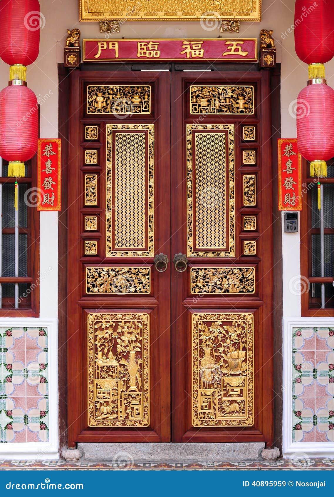 Wooden Door with Chinese Traditional Style Stock Image - Image of ...
