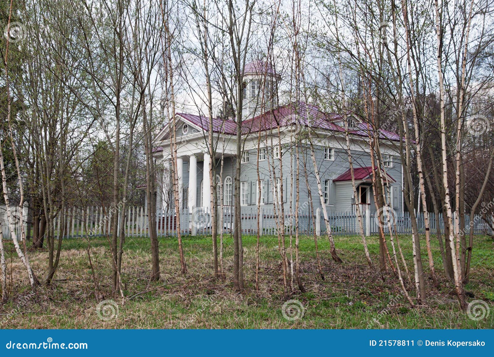Wooden Manor House in Russia Stock Image - Image of historical, classic ...