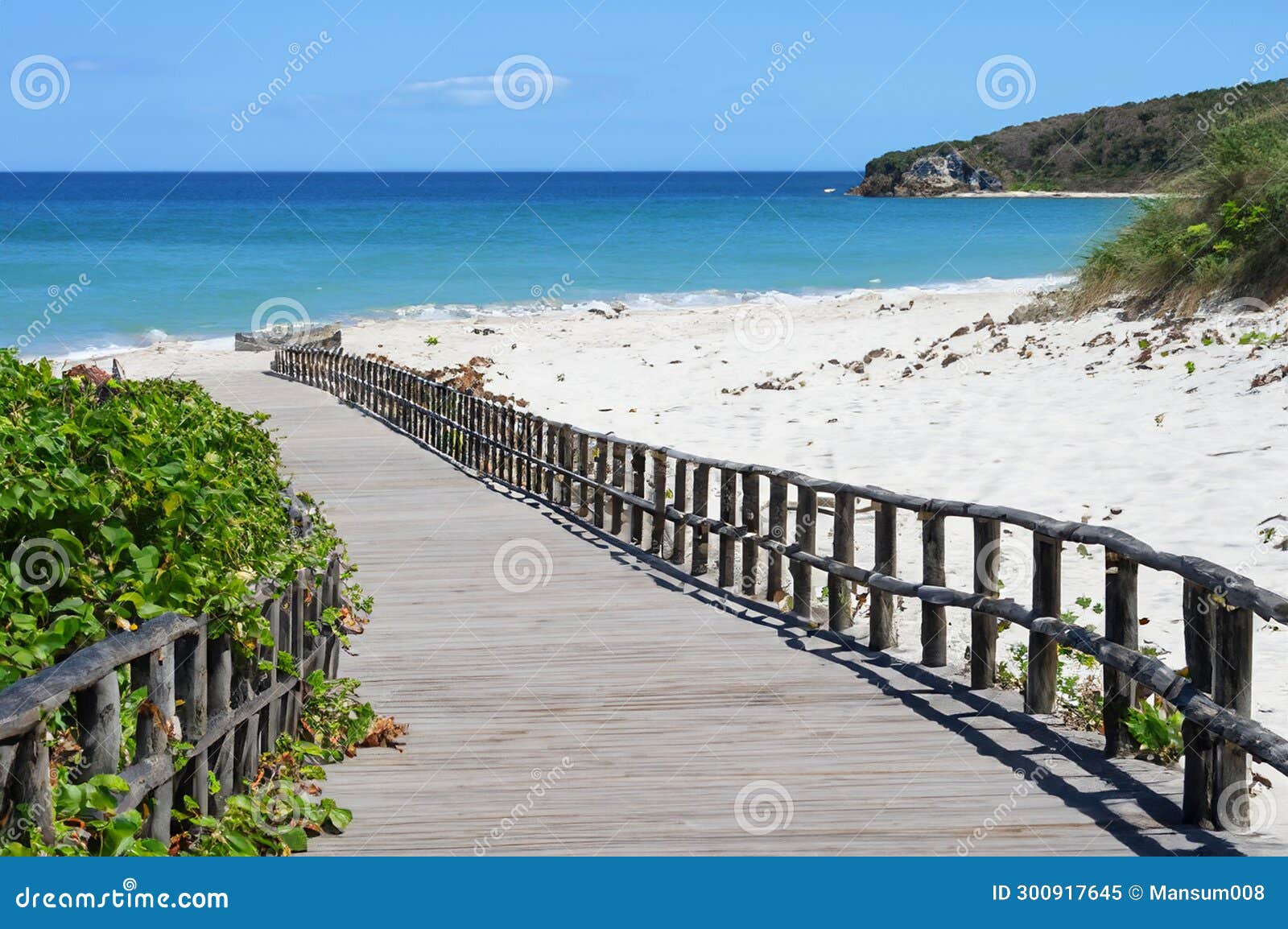 Wooden Pathway or Boardwalk on the Beach Leading To a the Sea Stock ...