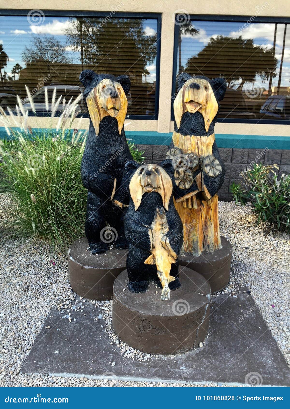 Tau Tau, Wooden Statues Representing Dead Men At Burial Cave, Tana ...