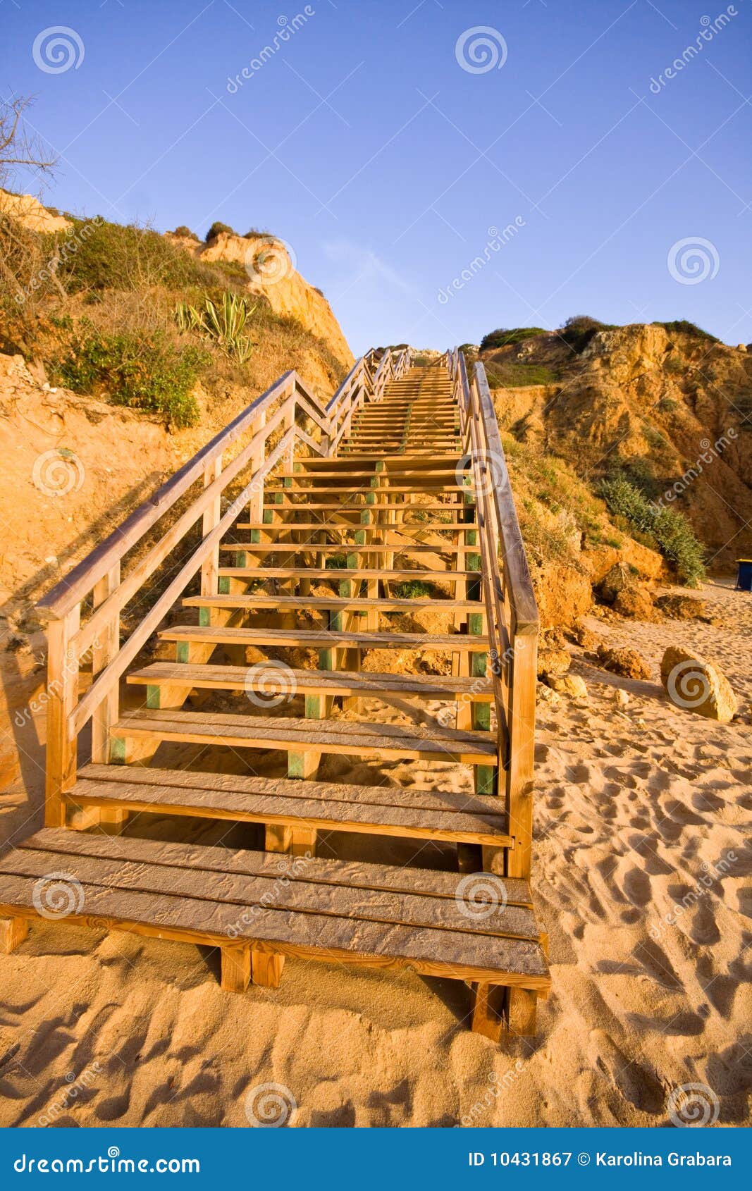 Wooden steps to the beach stock image. Image of sand - 10431867