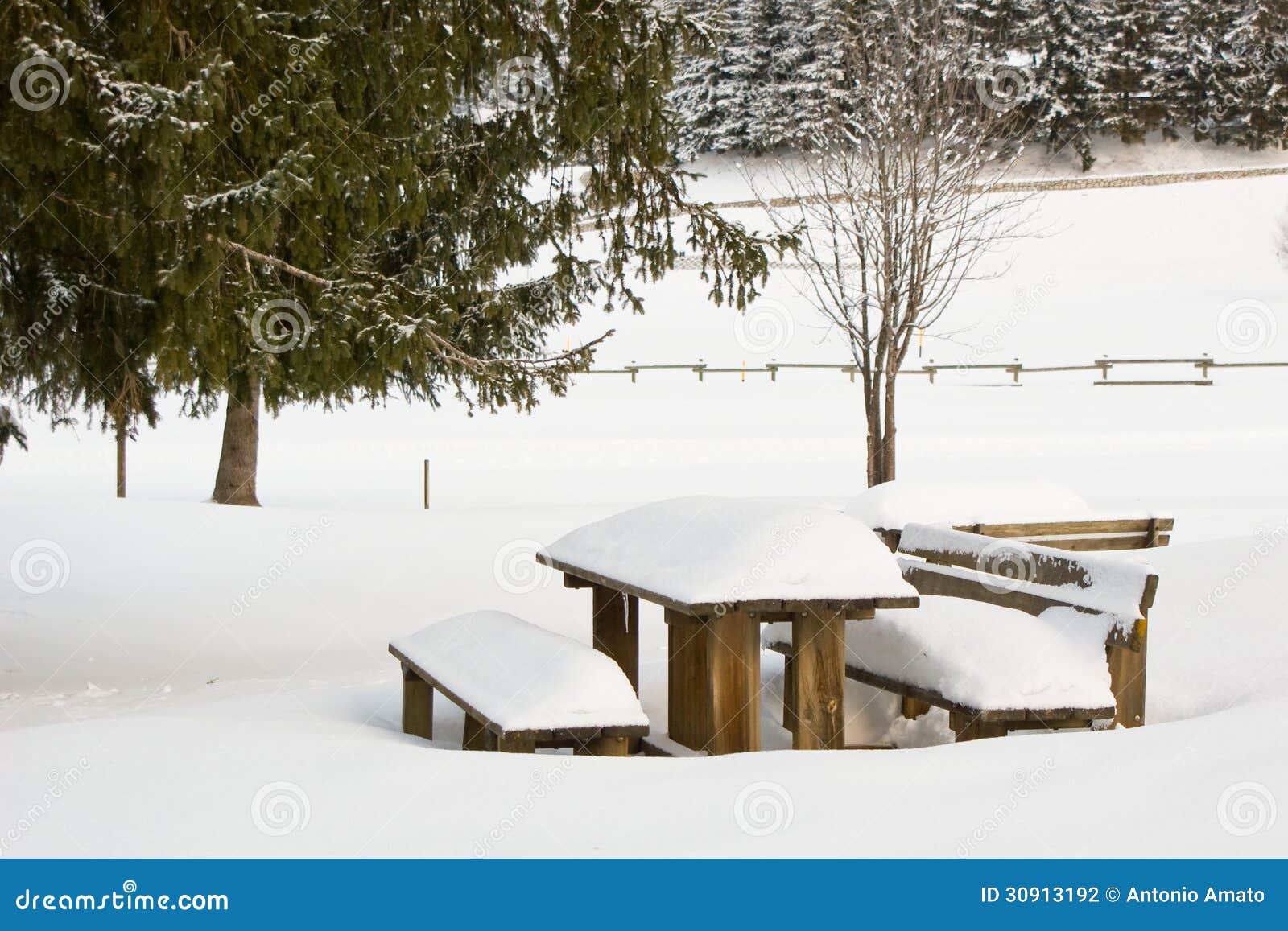 Wooden table snowy stock photo. Image of frost, winter - 30913192