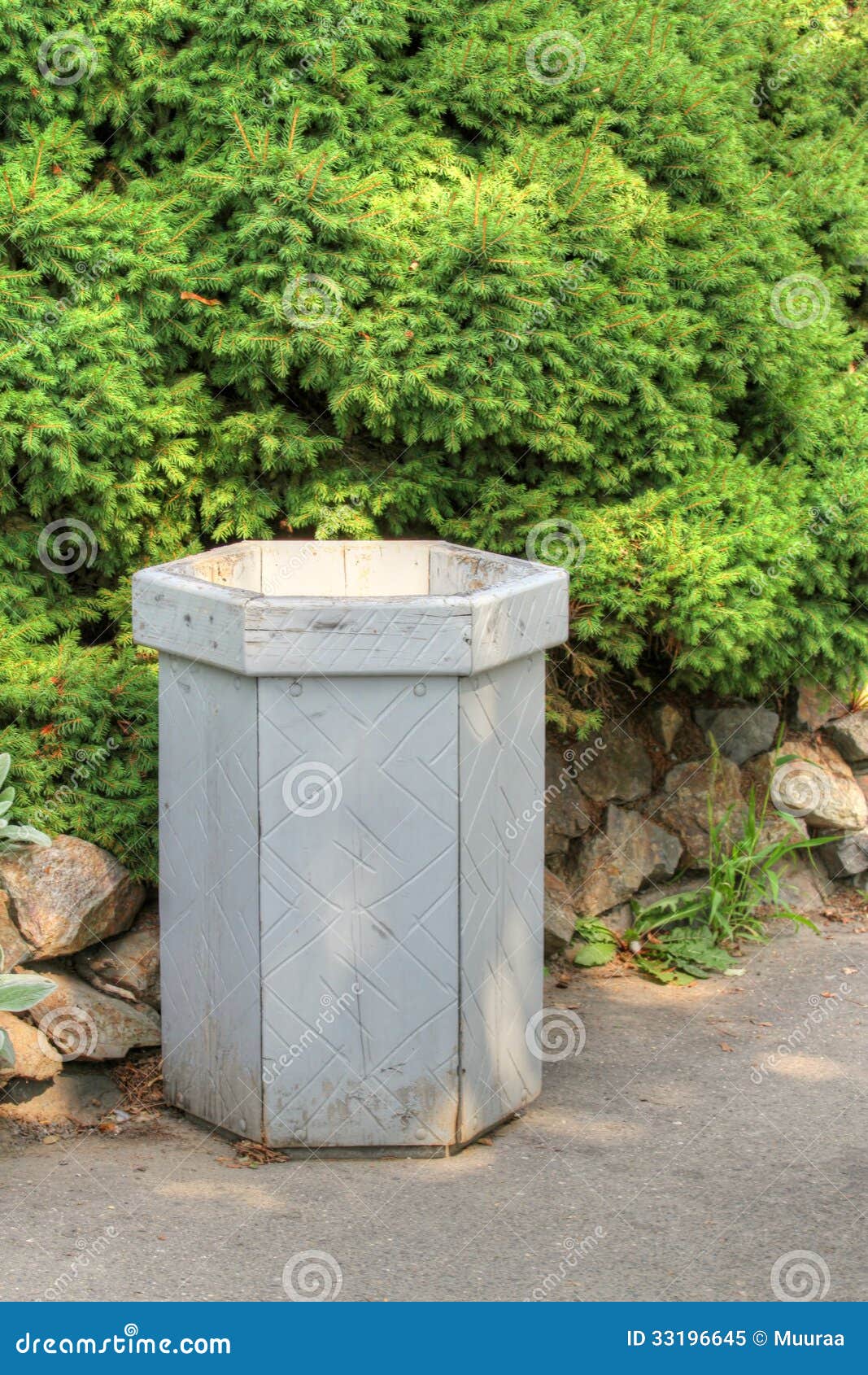 Wooden trash can stock image. Image of cleanliness, dirt - 33196645
