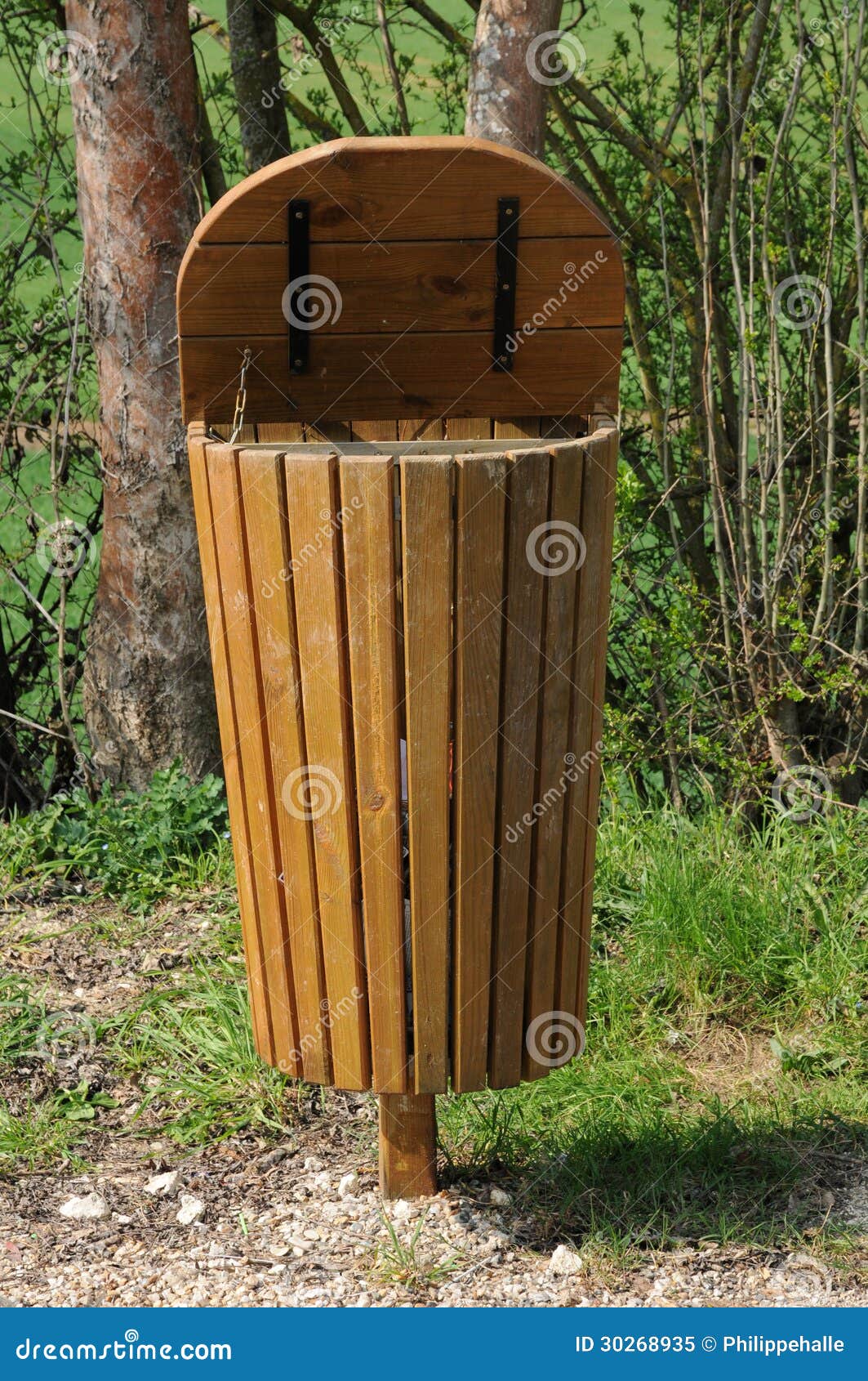 Wooden trash can stock image. Image of wastepaper, object - 30268935