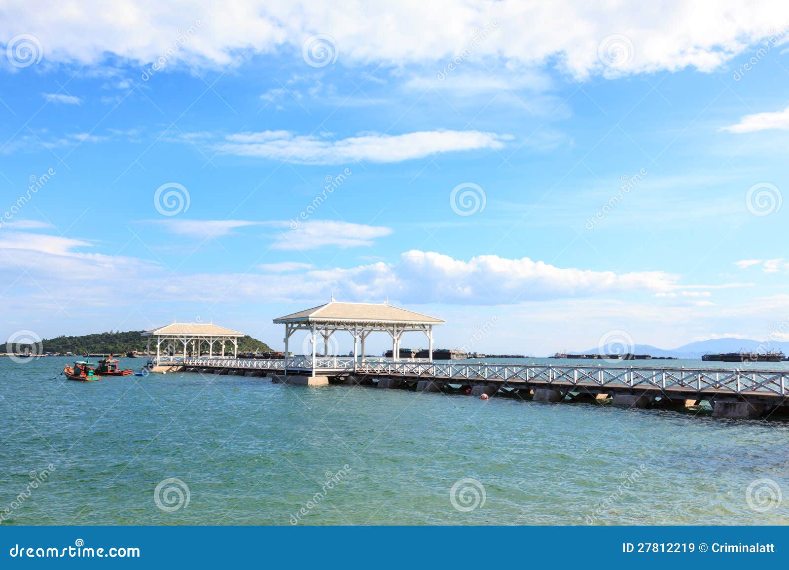 Wooden Walk Bridge To the Sea Stock Image - Image of beach, footbridge ...