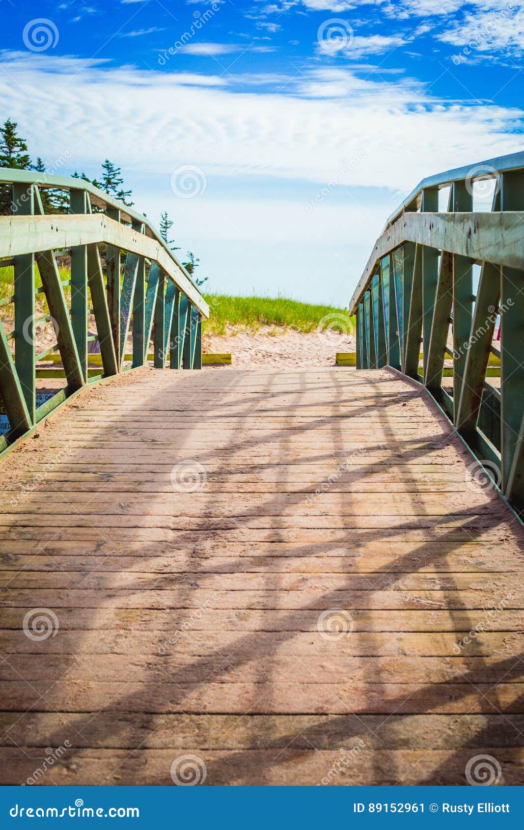 Wooden walkway to beach stock image. Image of summer - 89152961