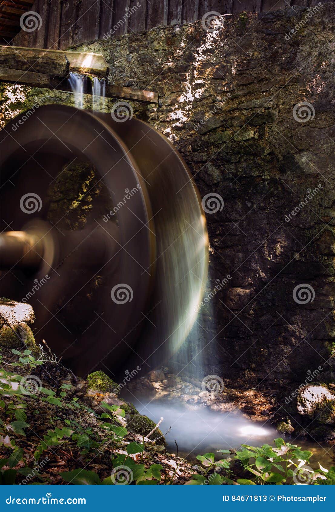 Wooden Water Spinning Wheel Stock Image - Image of grass, motion: 84671813