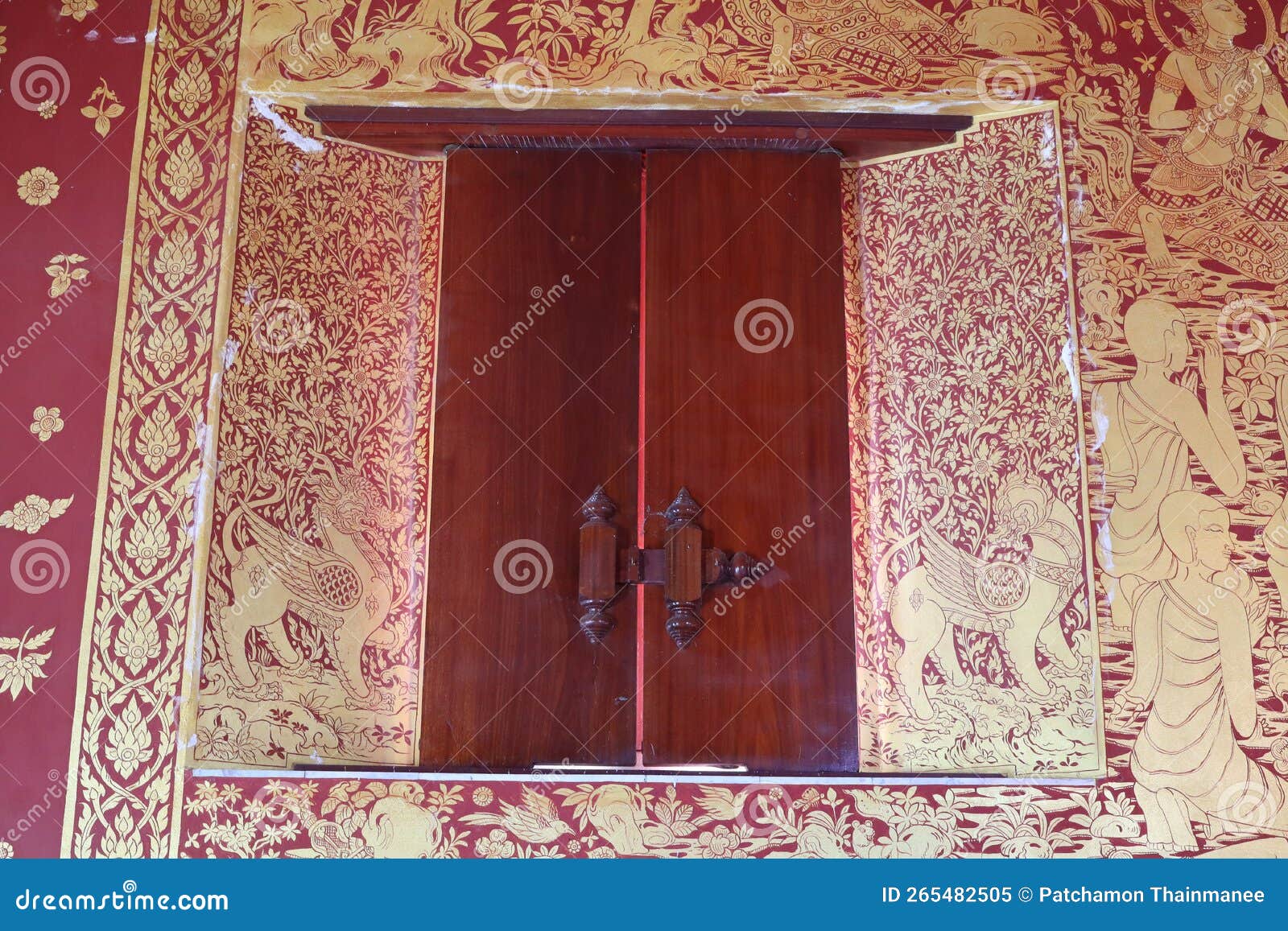 The Wooden Windows of Thai Temples are Decorated with Beautiful ...