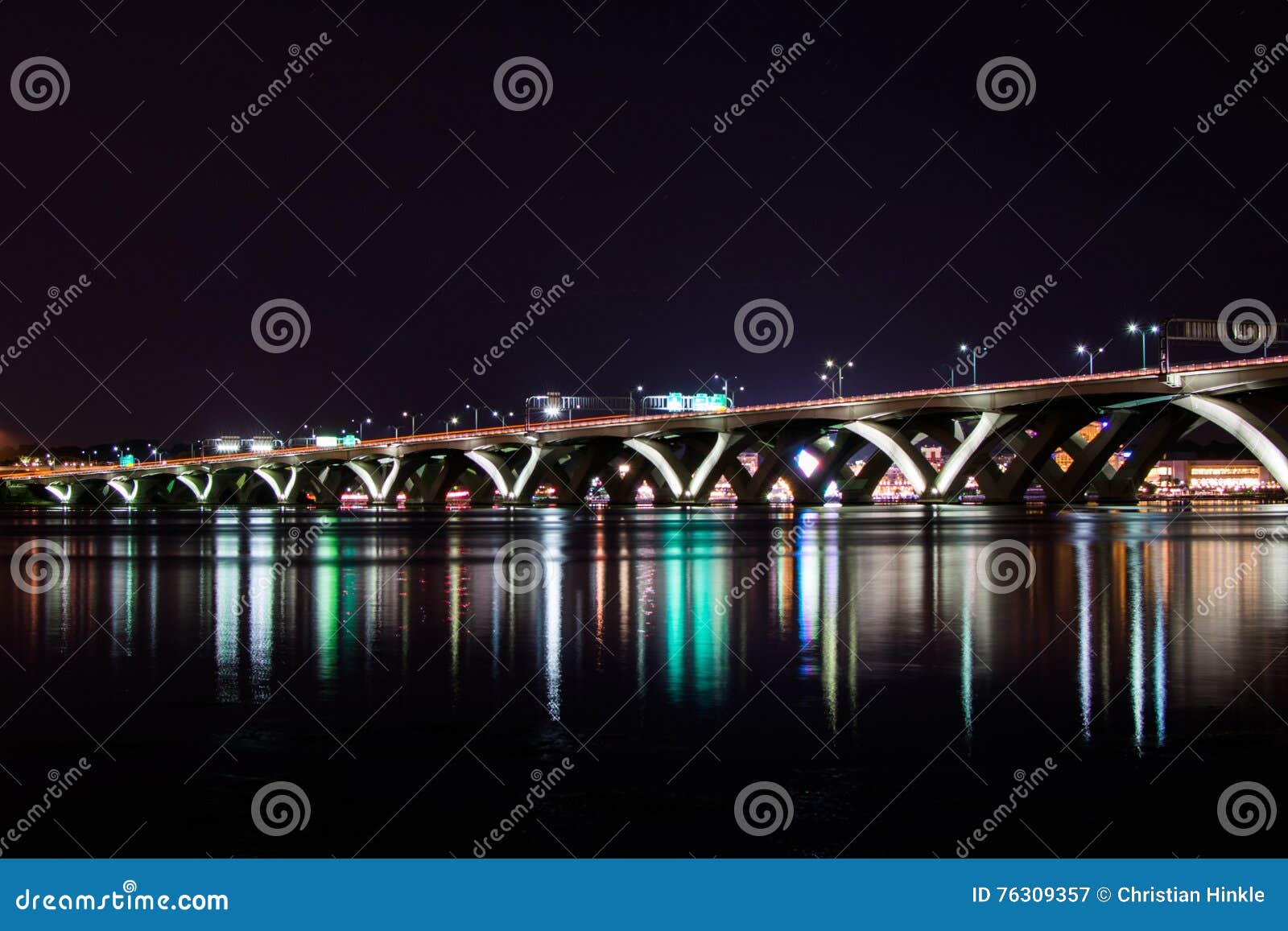 Woodrow Wilson Memorial Bridge 495 With Gaylord National Resort And ...