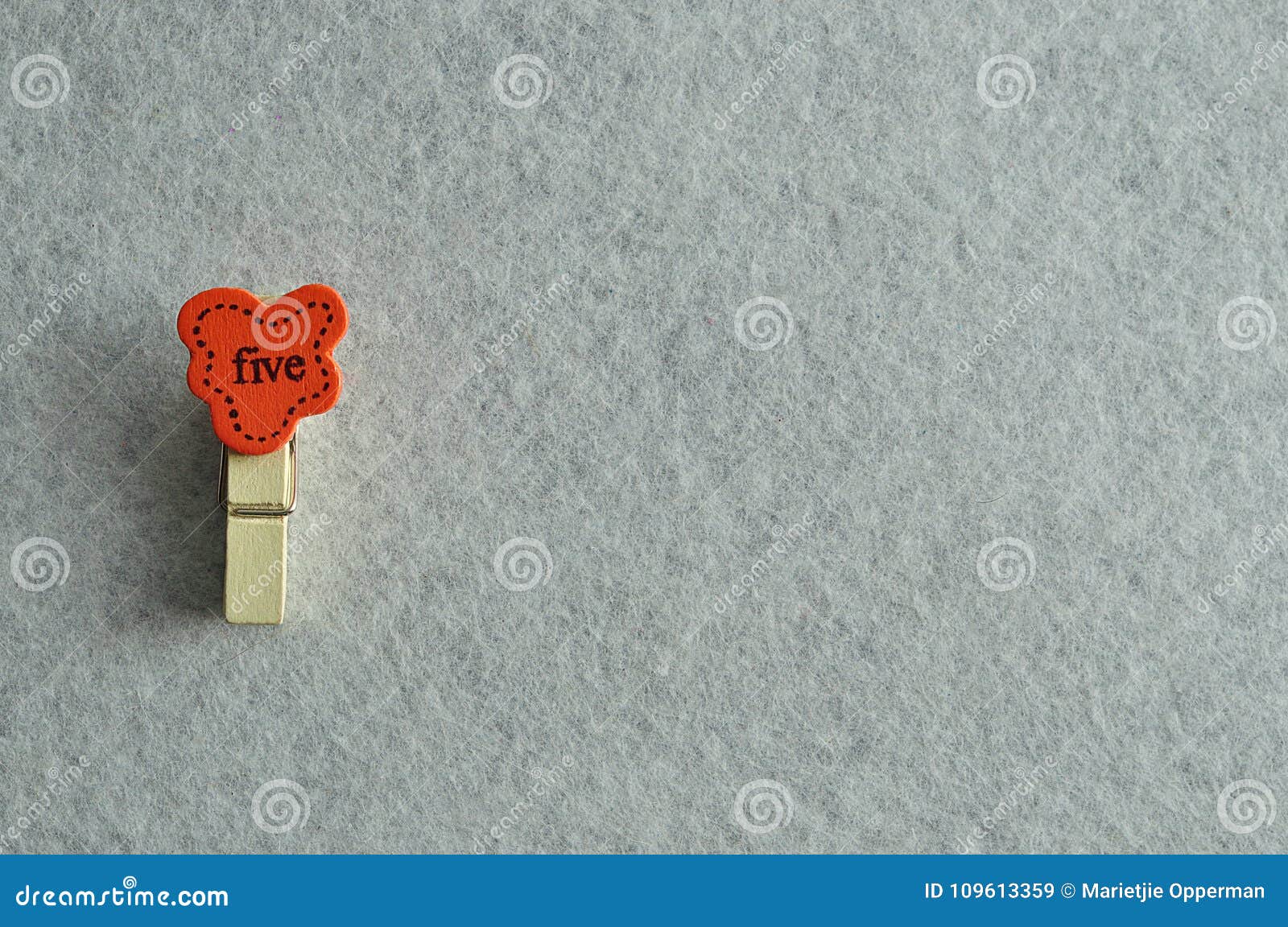 The Word Five on a Colorful Peg Stock Image - Image of figure, count ...