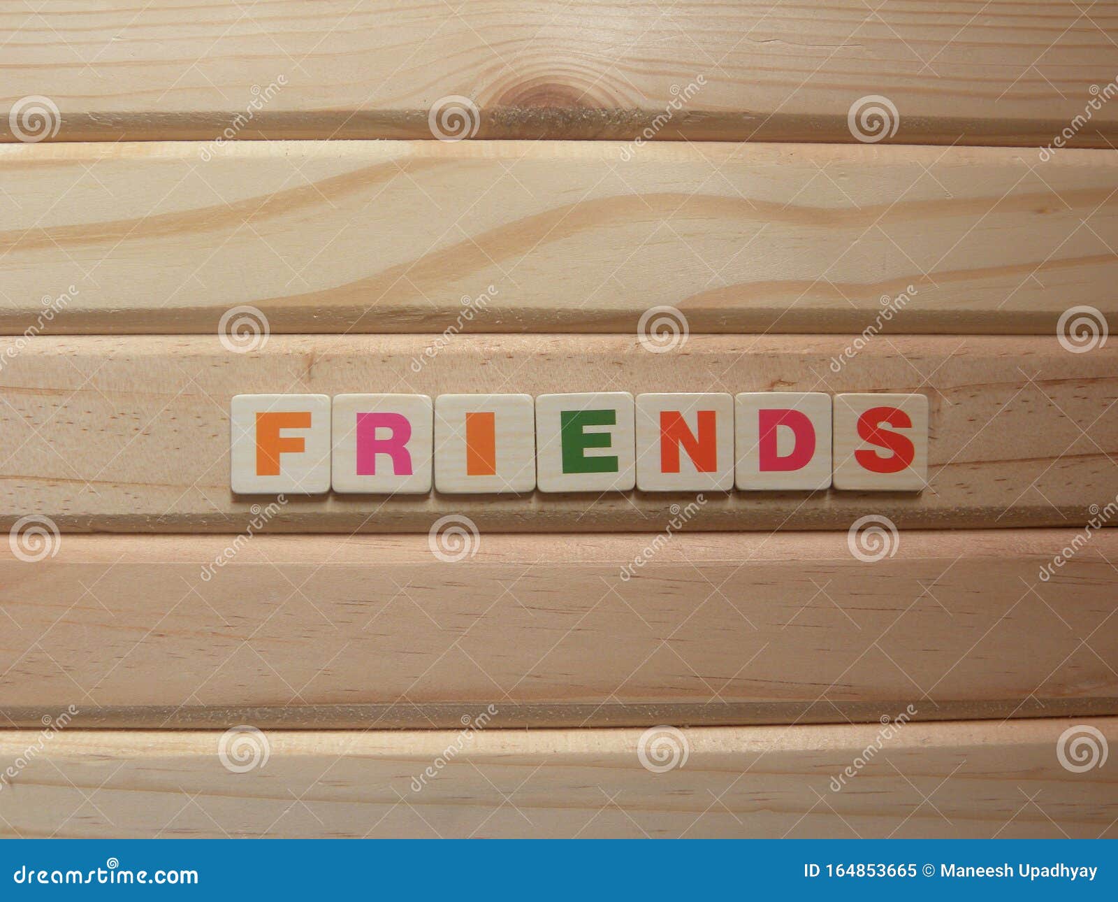 Word Friends on wood stockbild. Bild von freund, auszug - 164853665