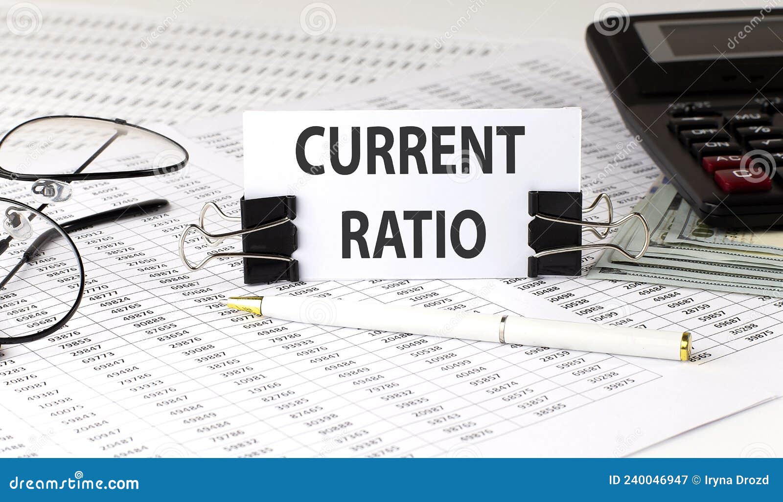 Word Writing Text CURRENT RATIO on White Sticker on Chart Background ...