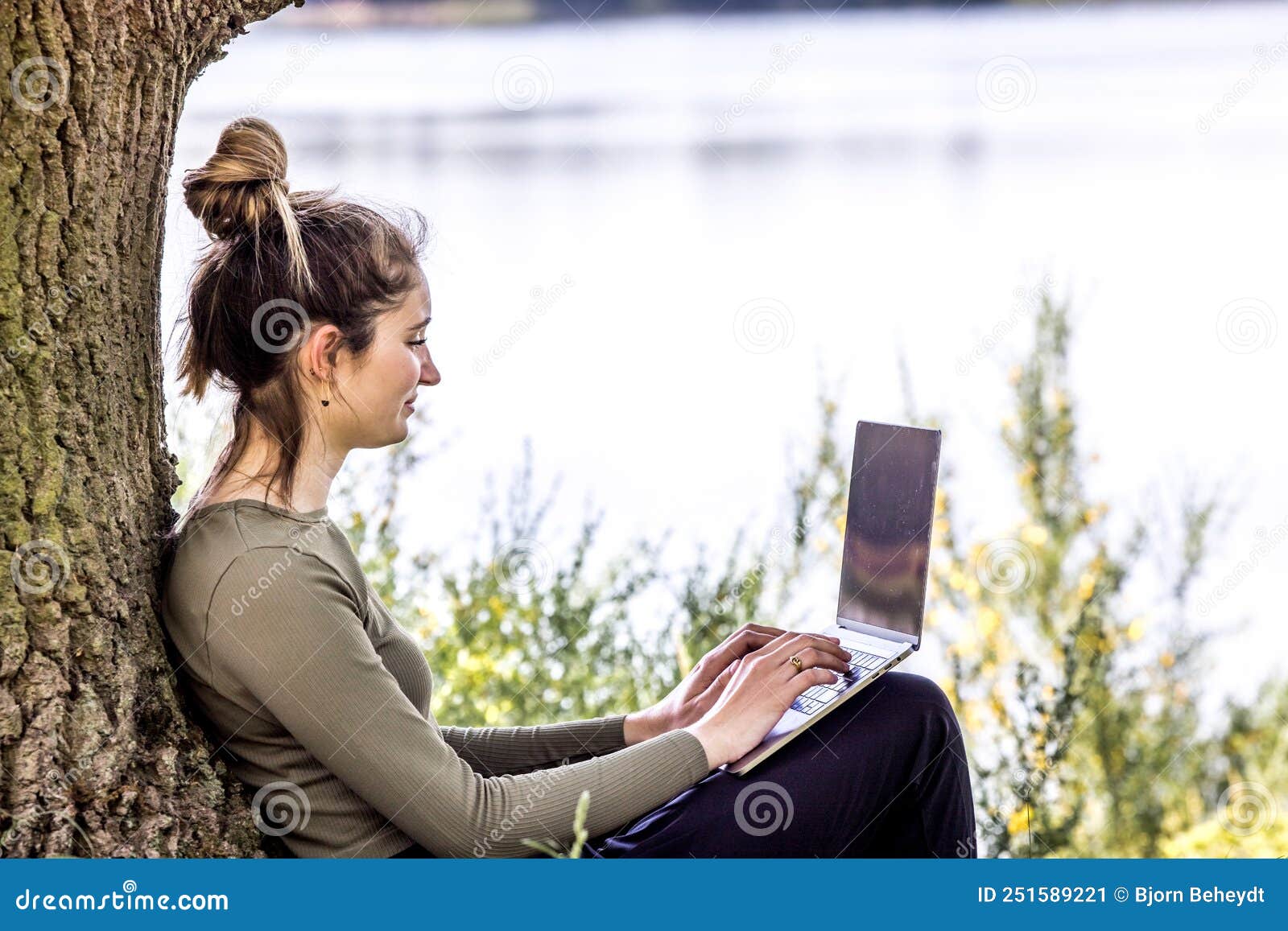 Work from Anywhere. Remote Freelancer Work in Nature Using Renewable ...