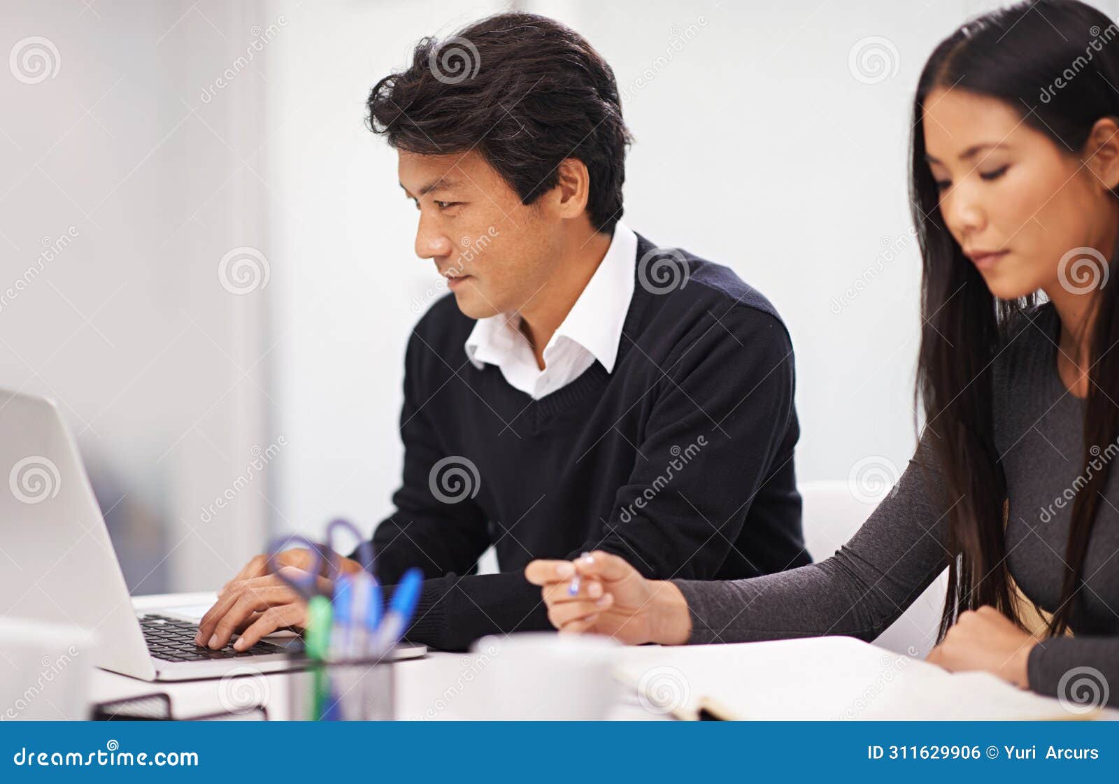 Work, Cooperation and People in Collaboration with Laptop in Japanese ...