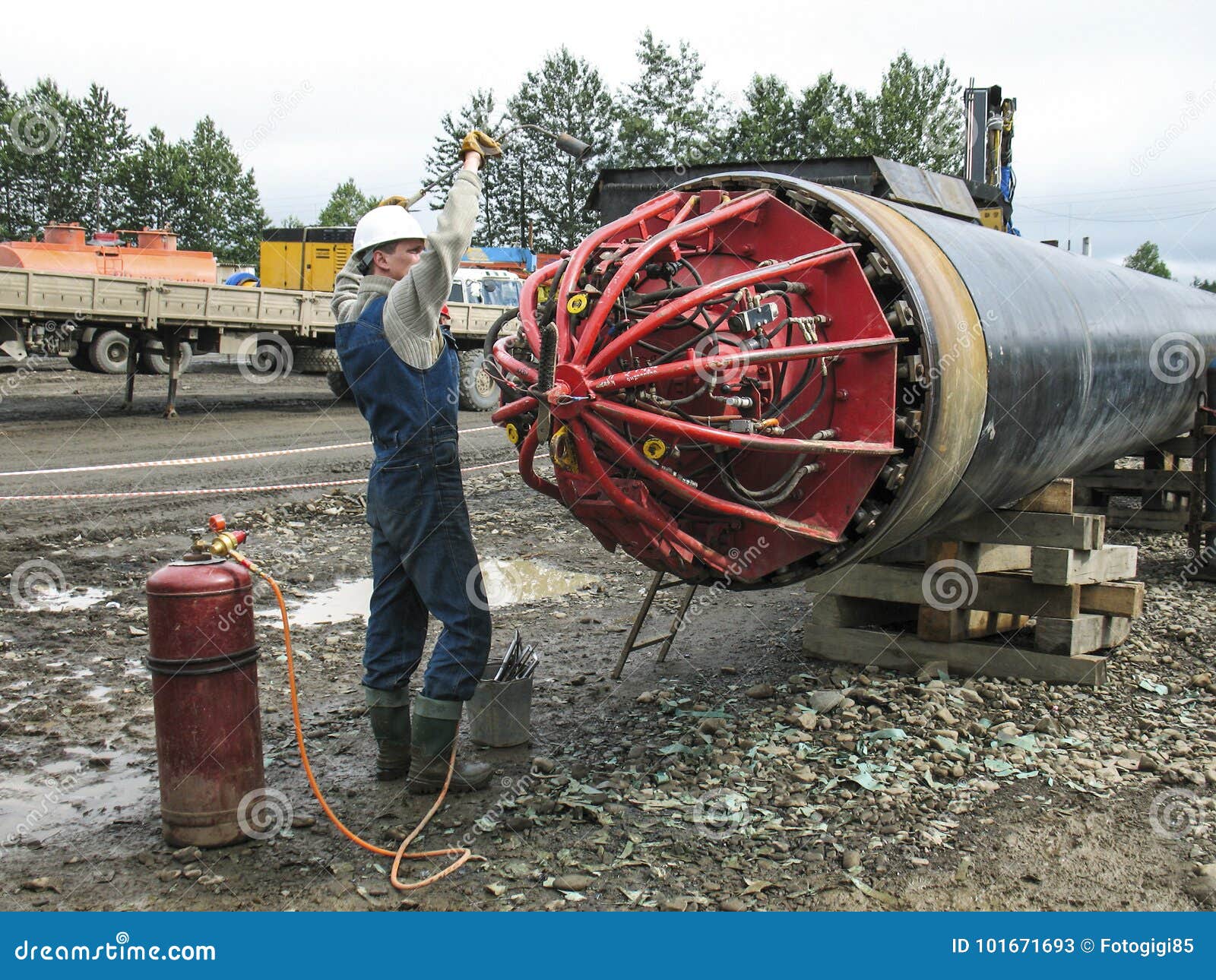 Work Heats Mounting Centralizer Pipeline. Centralizer. Editorial Stock ...