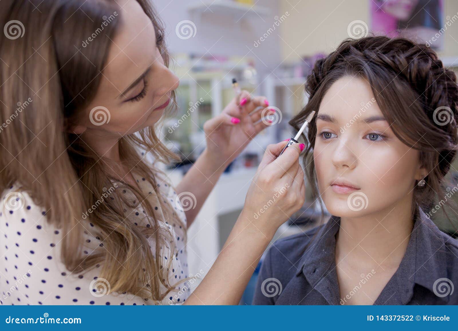 The Work Of A Professional Makeup Artist Stylist Makeup Artist Doing