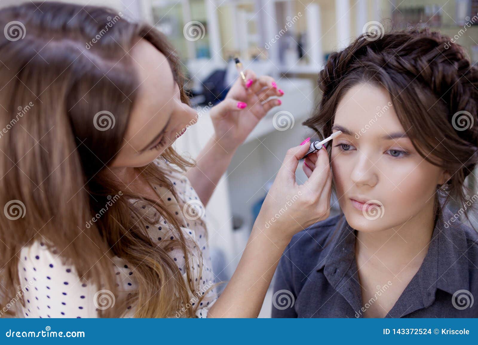 The Work Of A Professional Makeup Artist Stylist Makeup Artist Doing