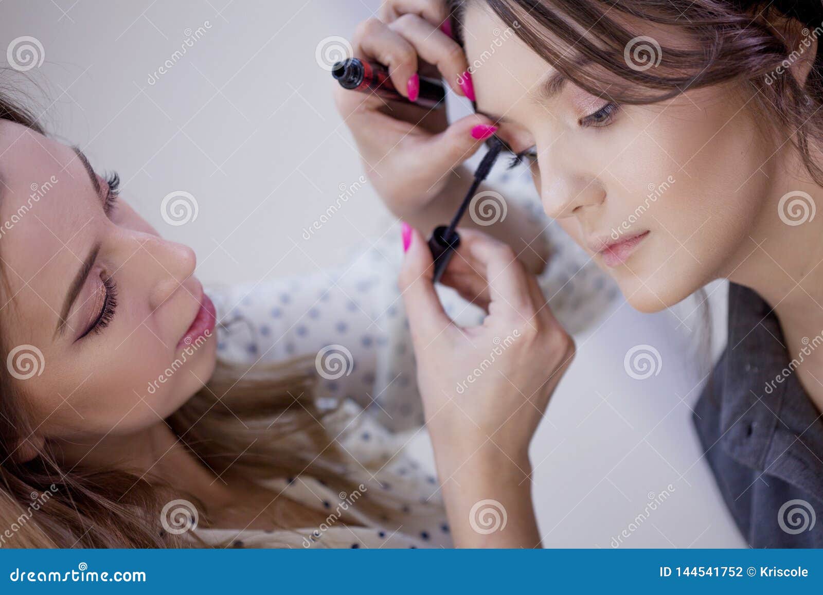 The Work Of A Professional Makeup Artist Stylist Makeup Artist Doing