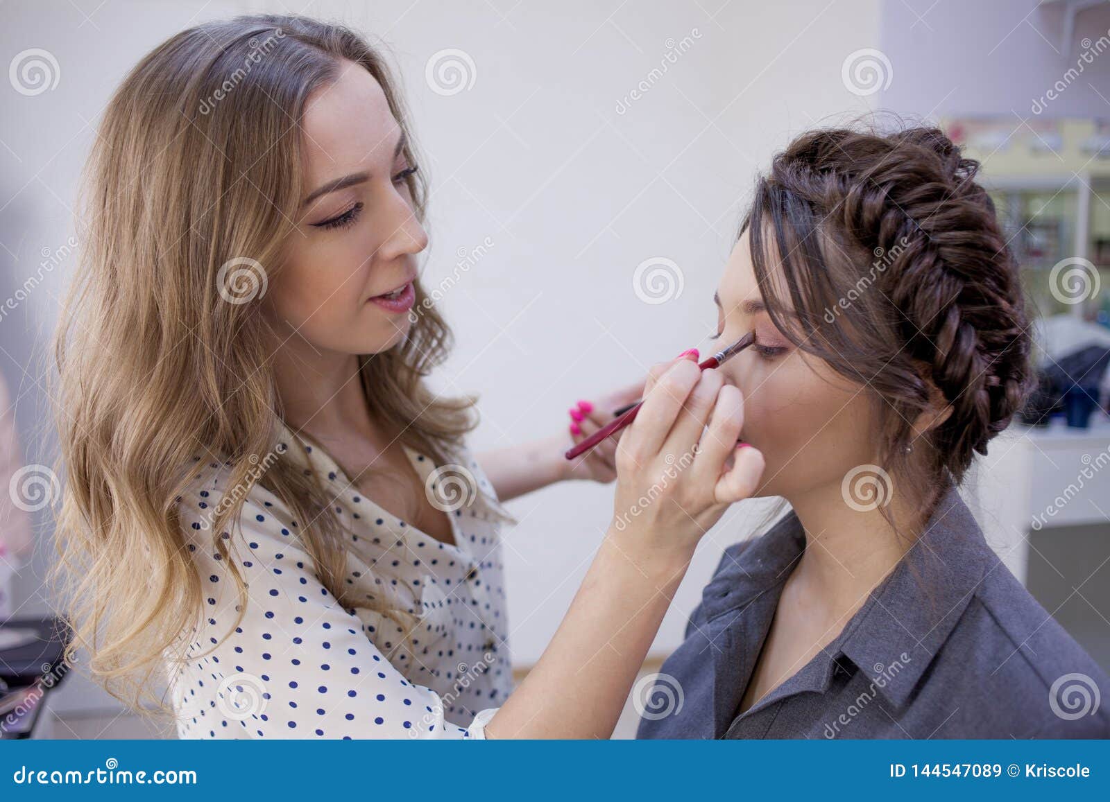 The Work Of A Professional Makeup Artist Stylist Makeup Artist Doing