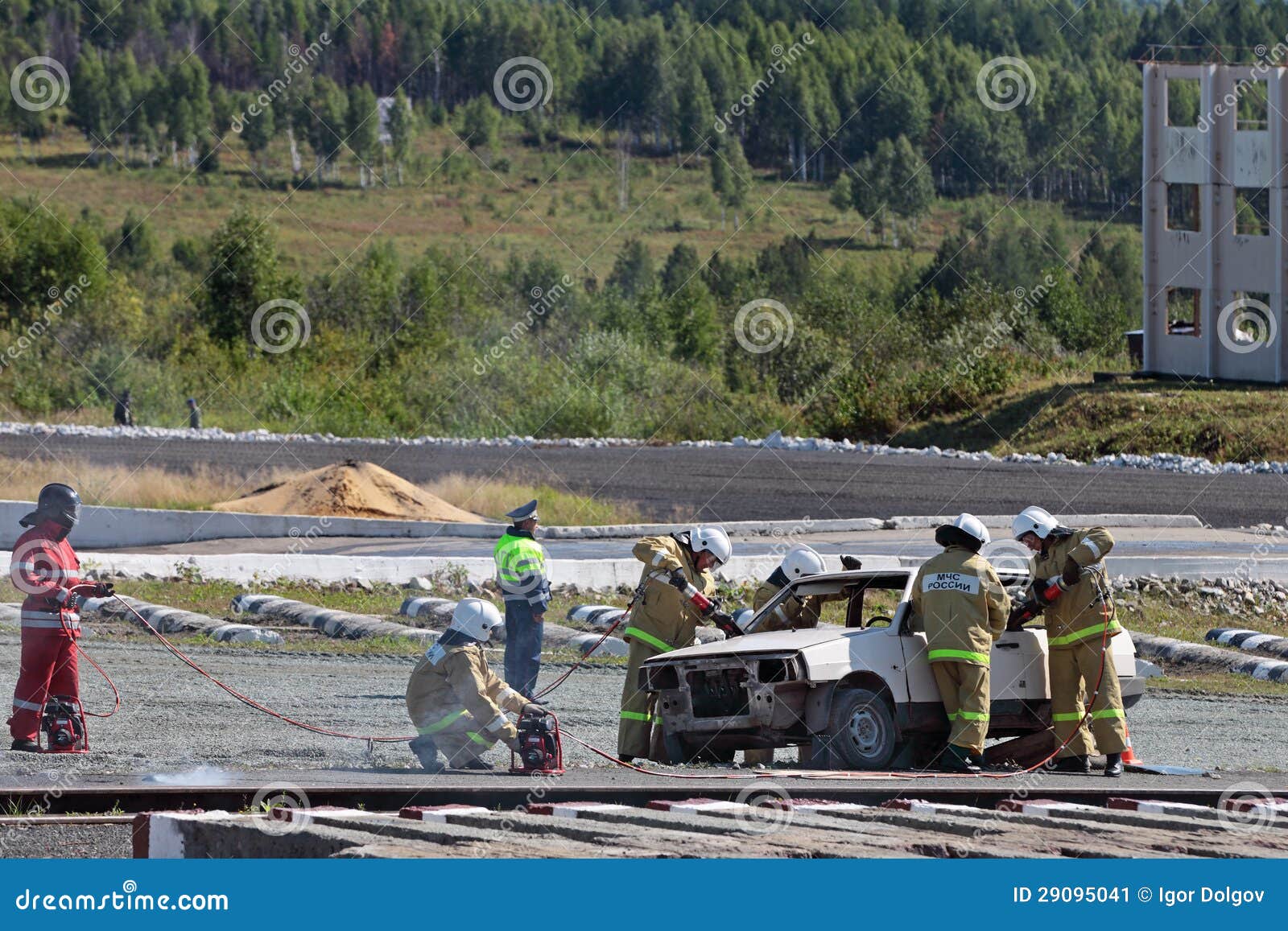 The work of the rescuers editorial photo. Image of help - 29095041