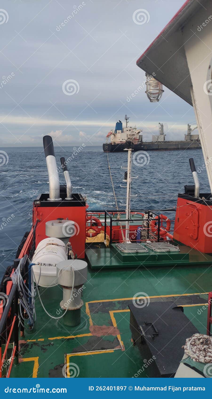 Work on the ship editorial photography. Image of mast - 262401897