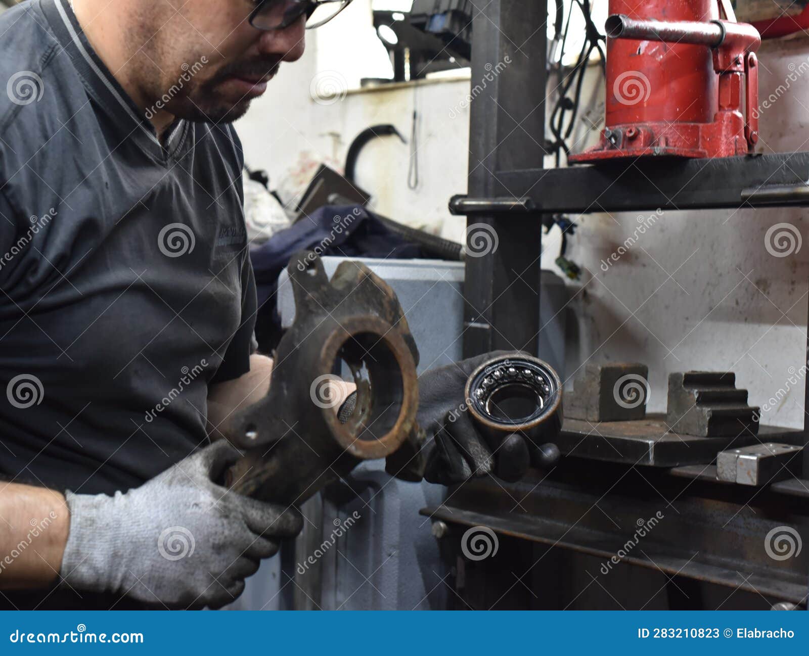 Work on the Workshop Hydraulic Press Stock Image - Image of wheel, auto ...