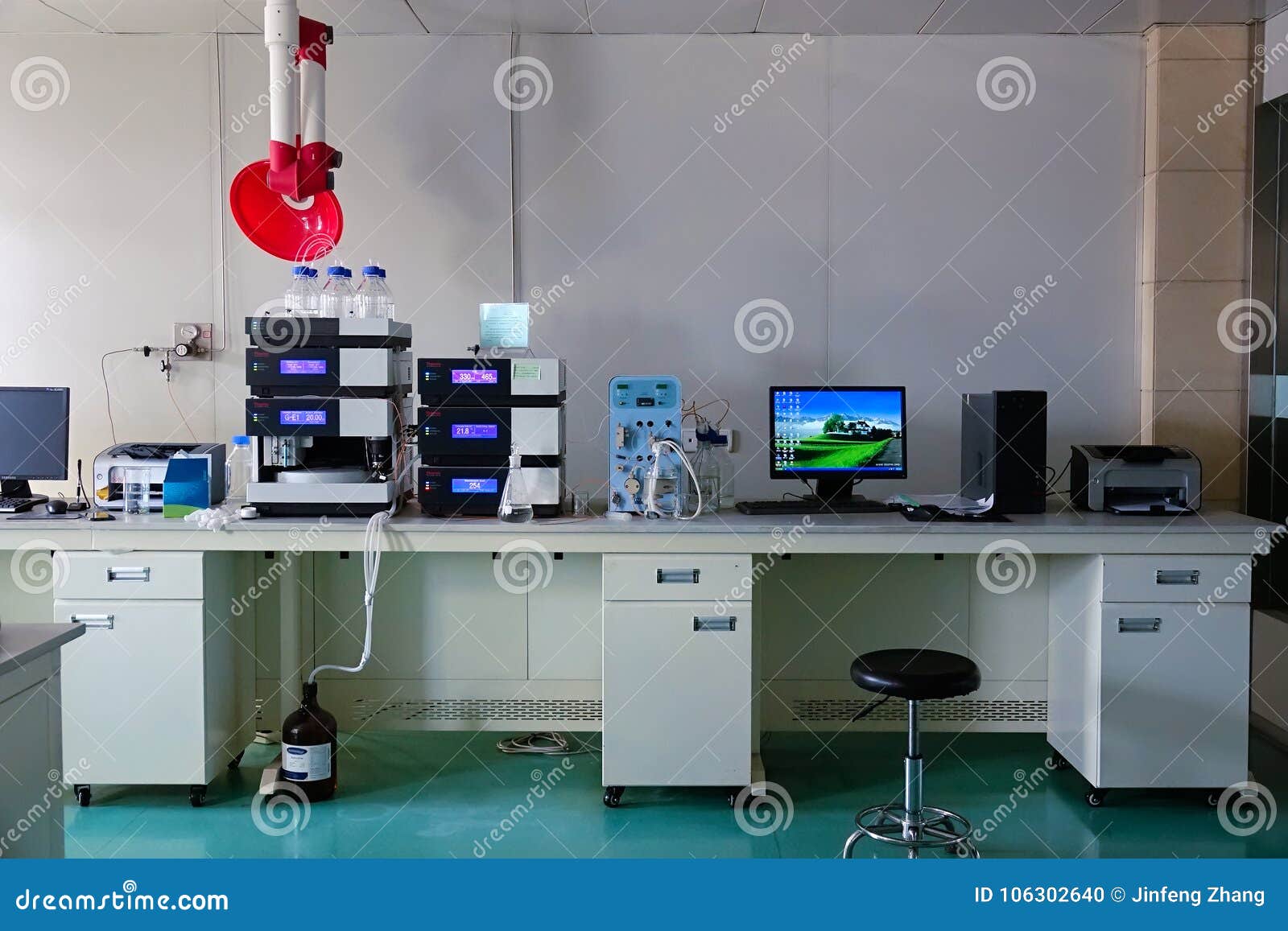 Workbench editorial image. Image of tables, station - 106302640