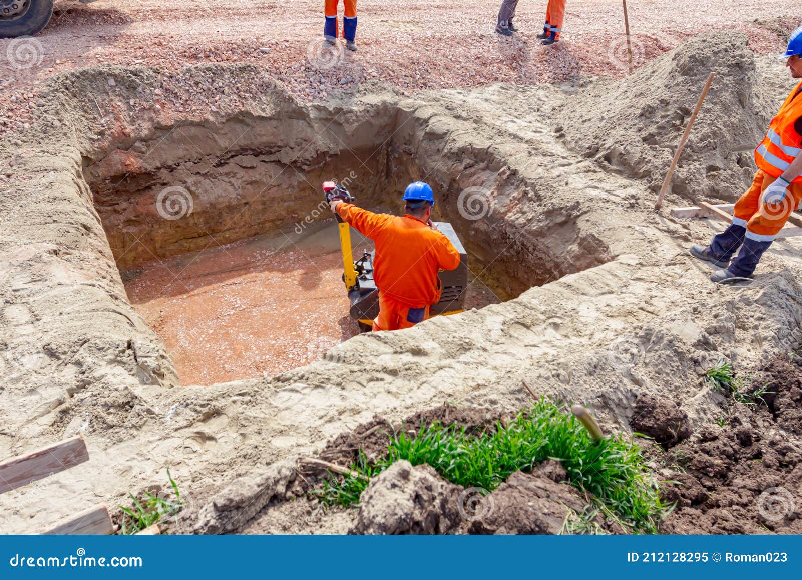 Worker Compacting Foundation Using Vibration Plate Compactor Editorial ...